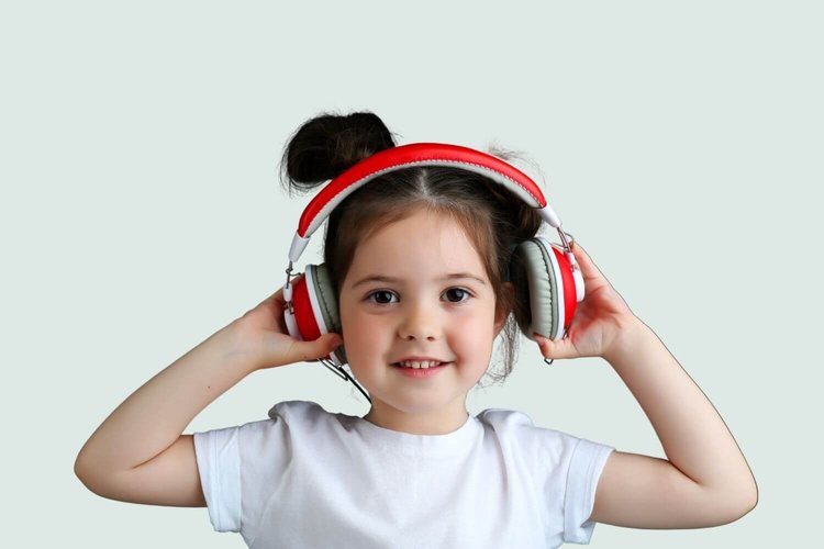 5 Letter Girl Names (With Meanings And Origins)