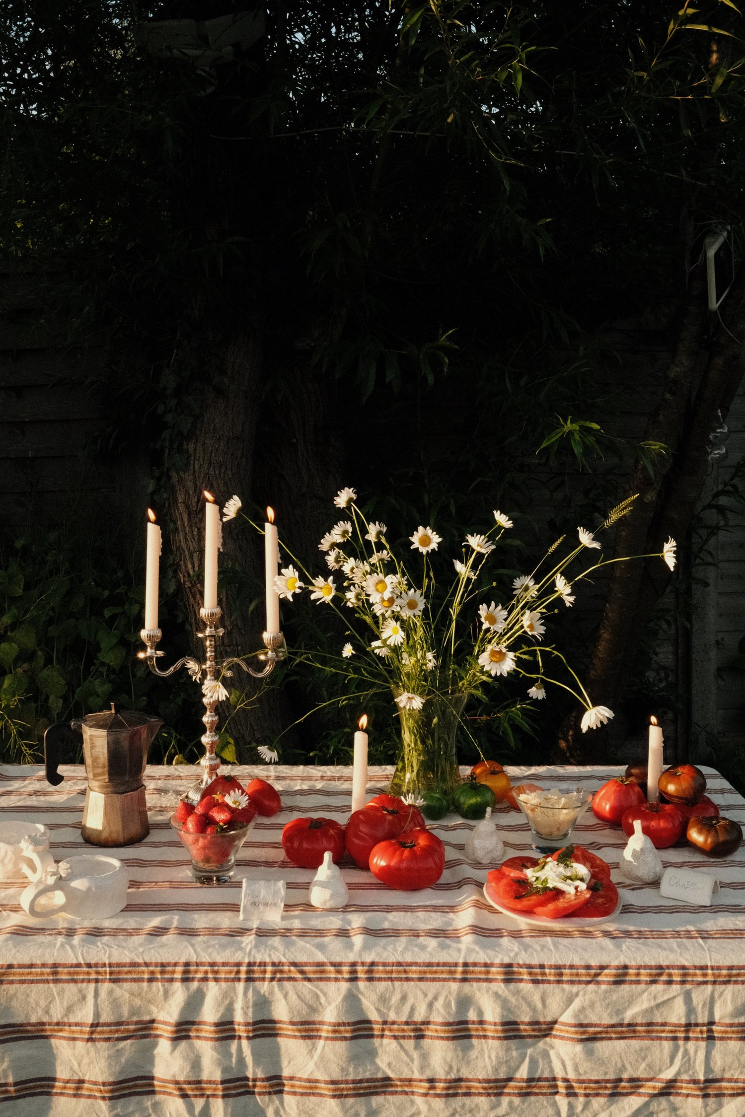 Tablescapes Artistic Whimsical Tablescaping London Artist table decor ...