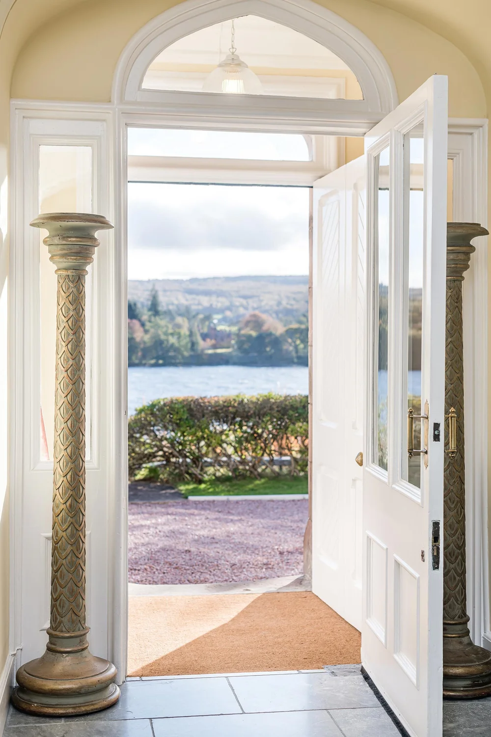 Self Catering or Fully Catered Accommodation on the banks of Loch Ness ...