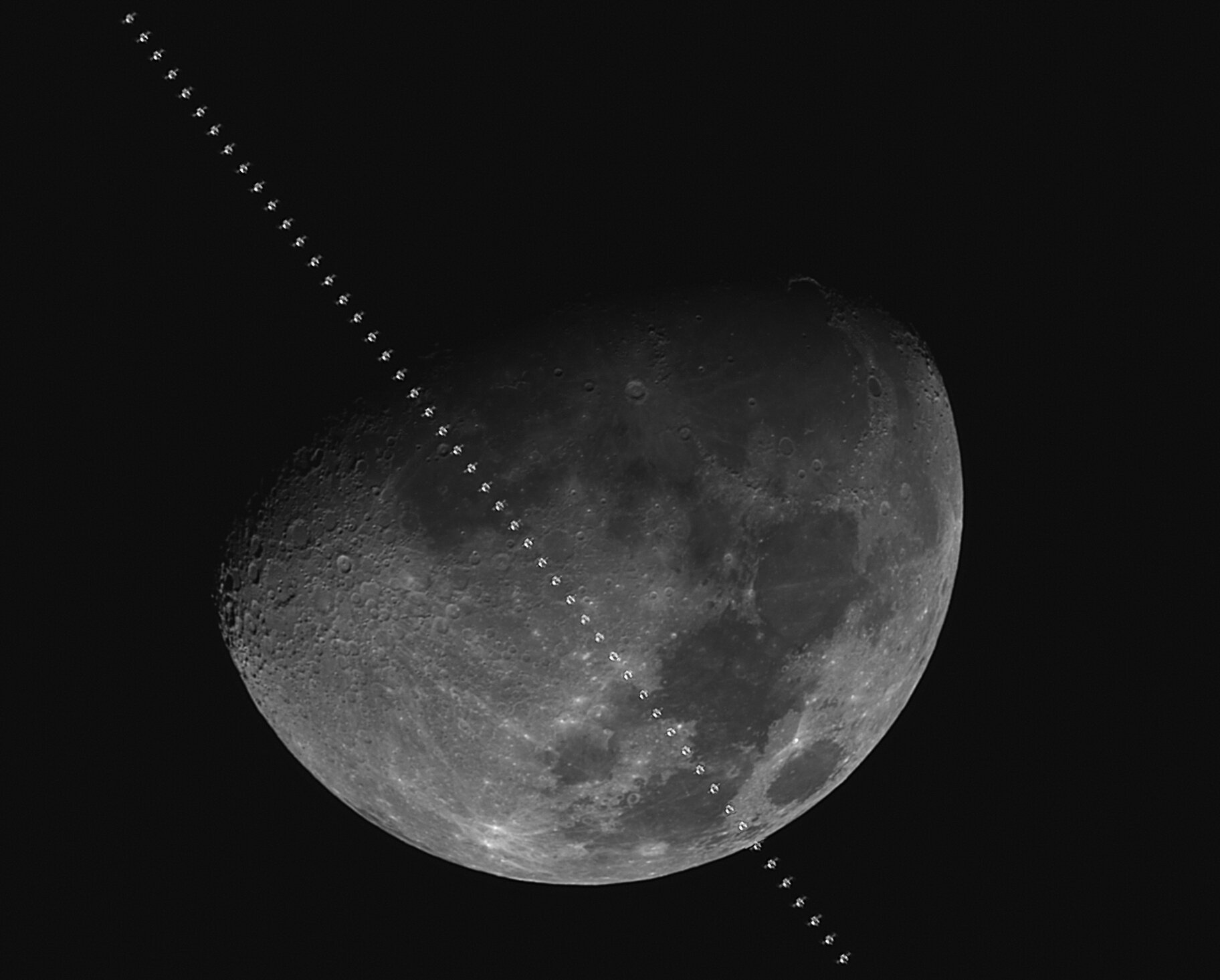 ISS transit over the Moon — AAPOD2.COM