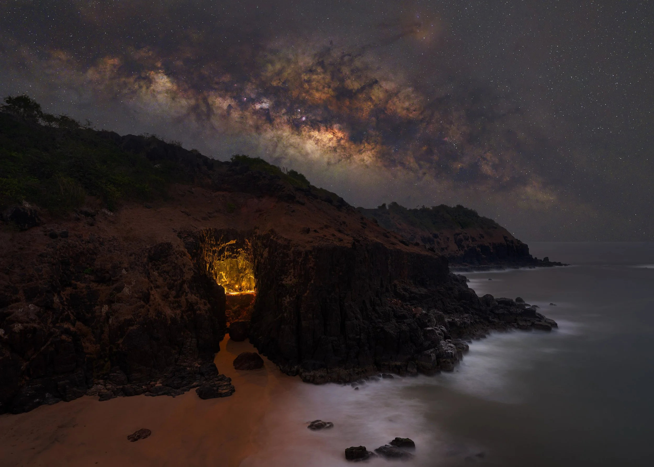 Milky way rising above Devgali Beach — AAPOD2.COM