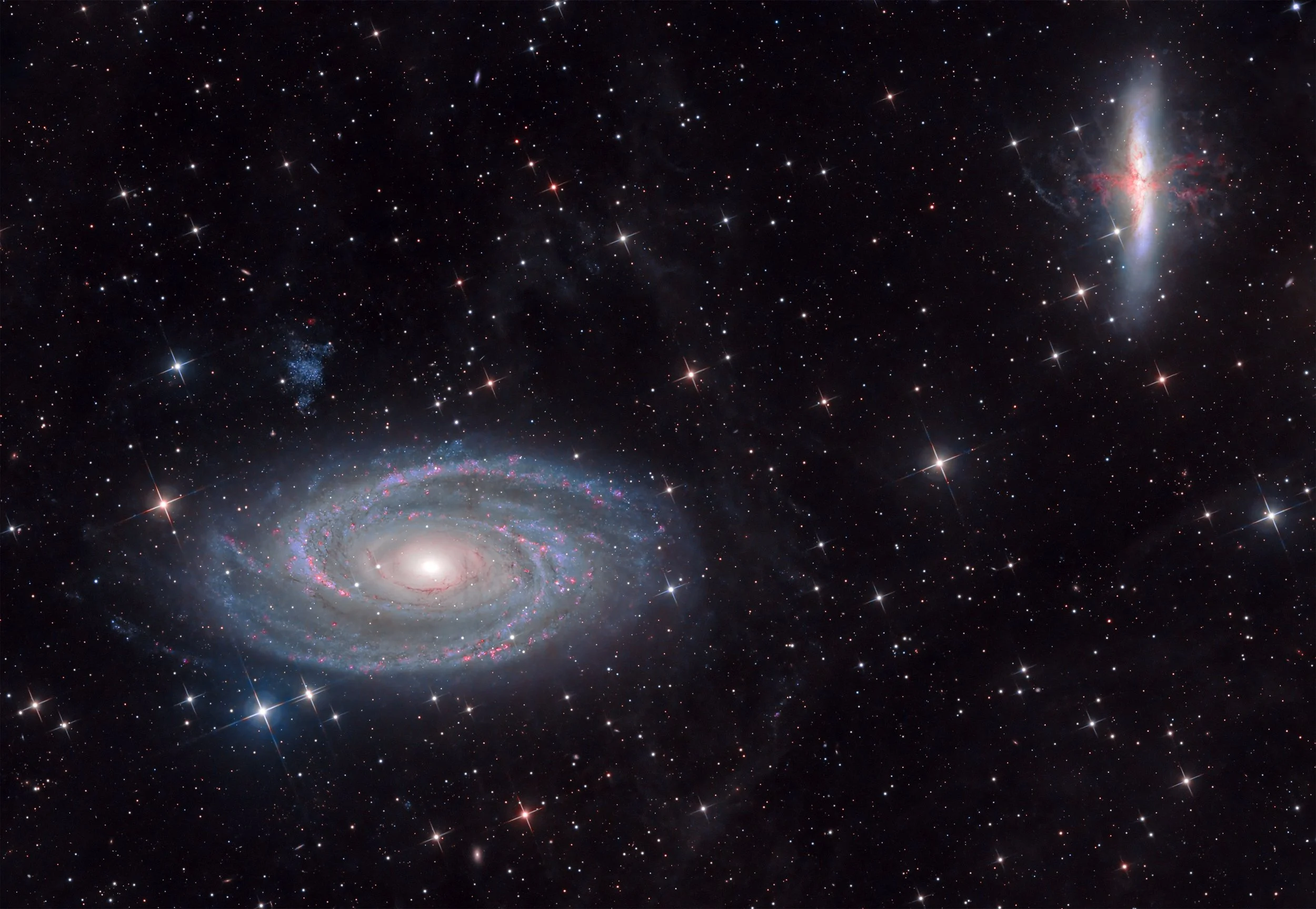 M81 and M82: A Galactic Duo in Contrast — AAPOD2.COM