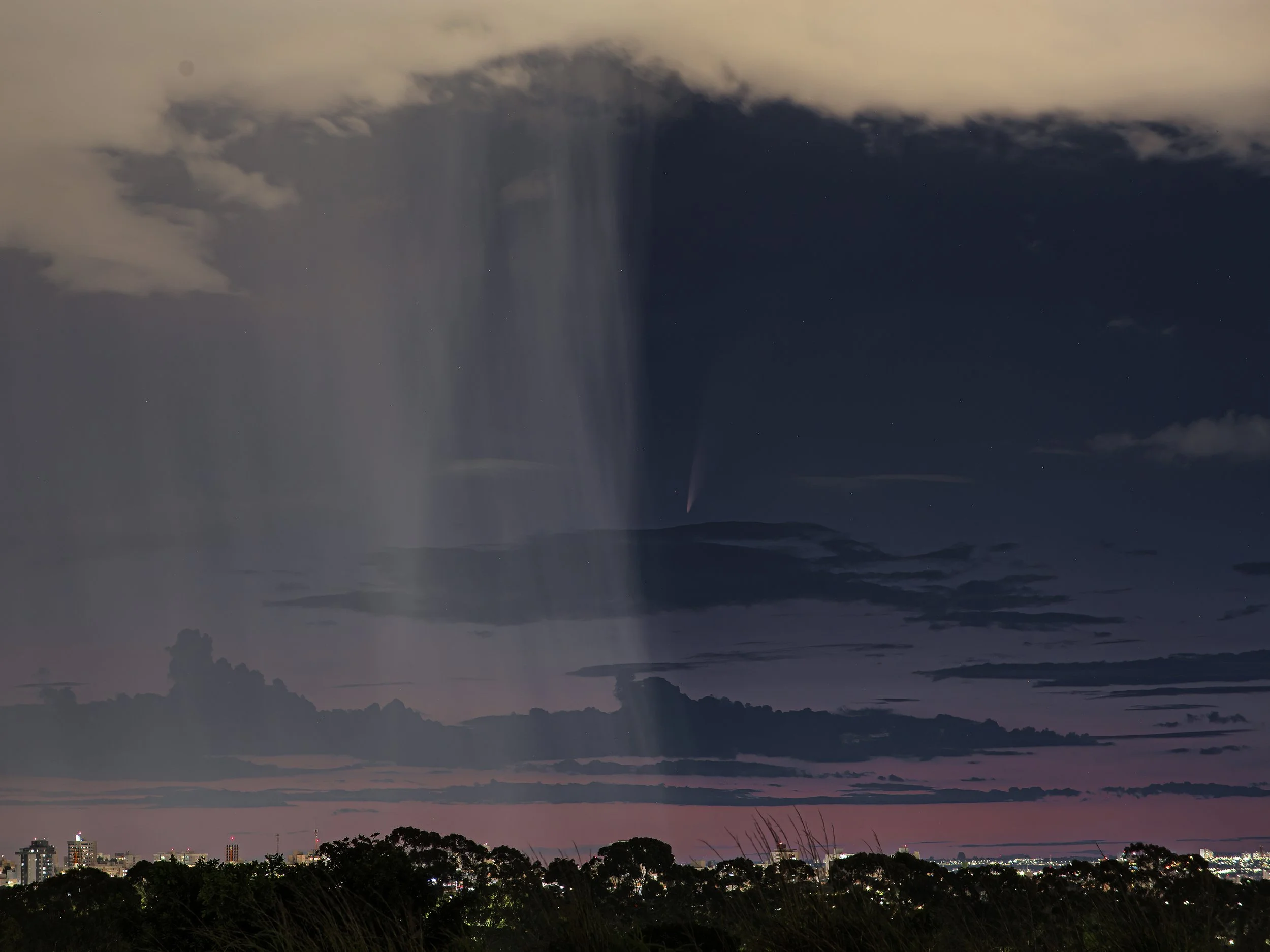 THE COMET AND THE RAIN — AAPOD2.COM