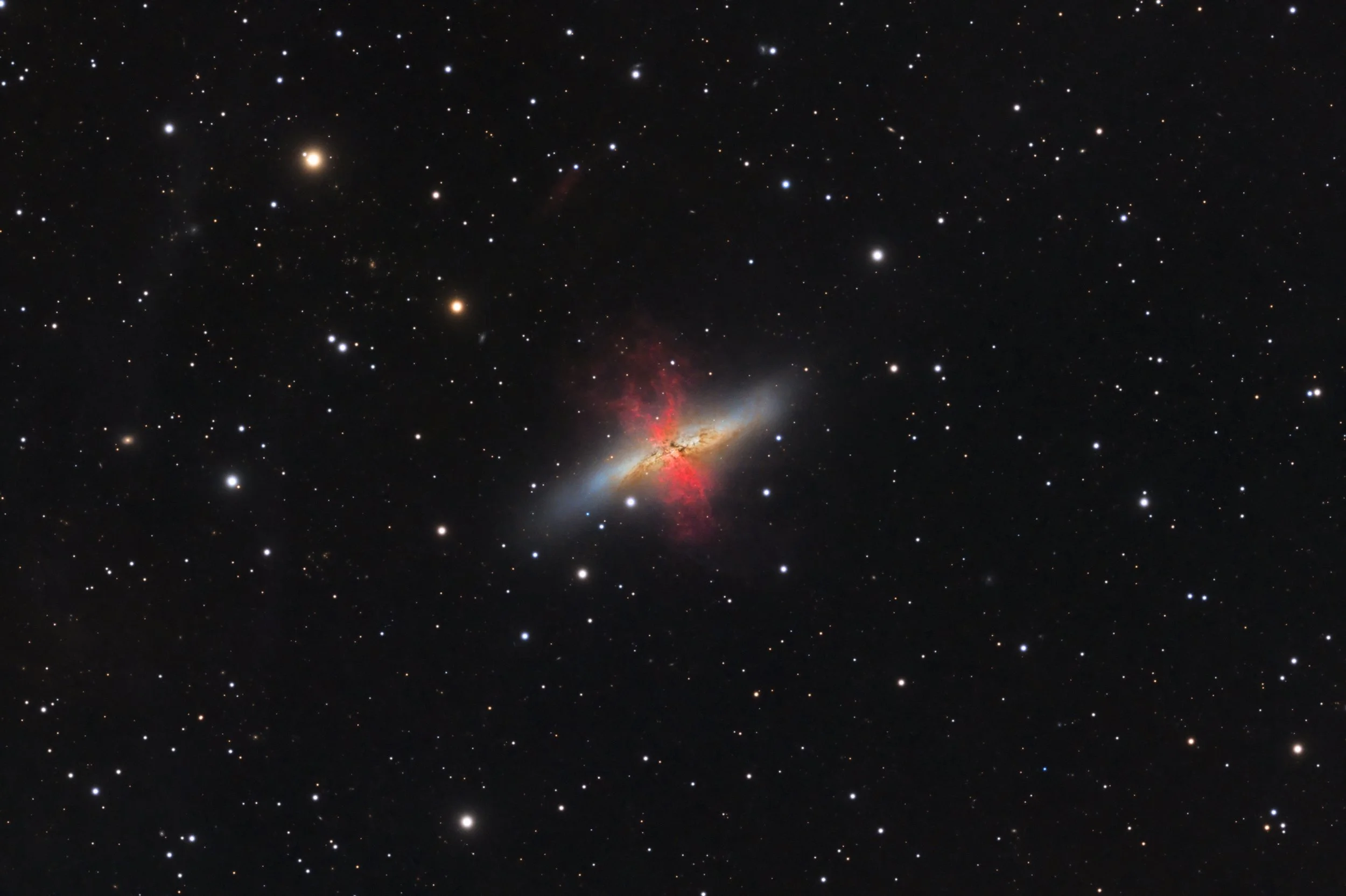 M82 — AAPOD2.COM