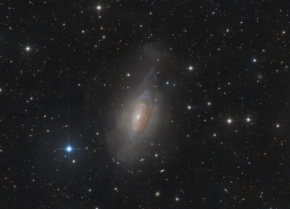 NGC 3521 - the Bubble Galaxy — AAPOD2.COM