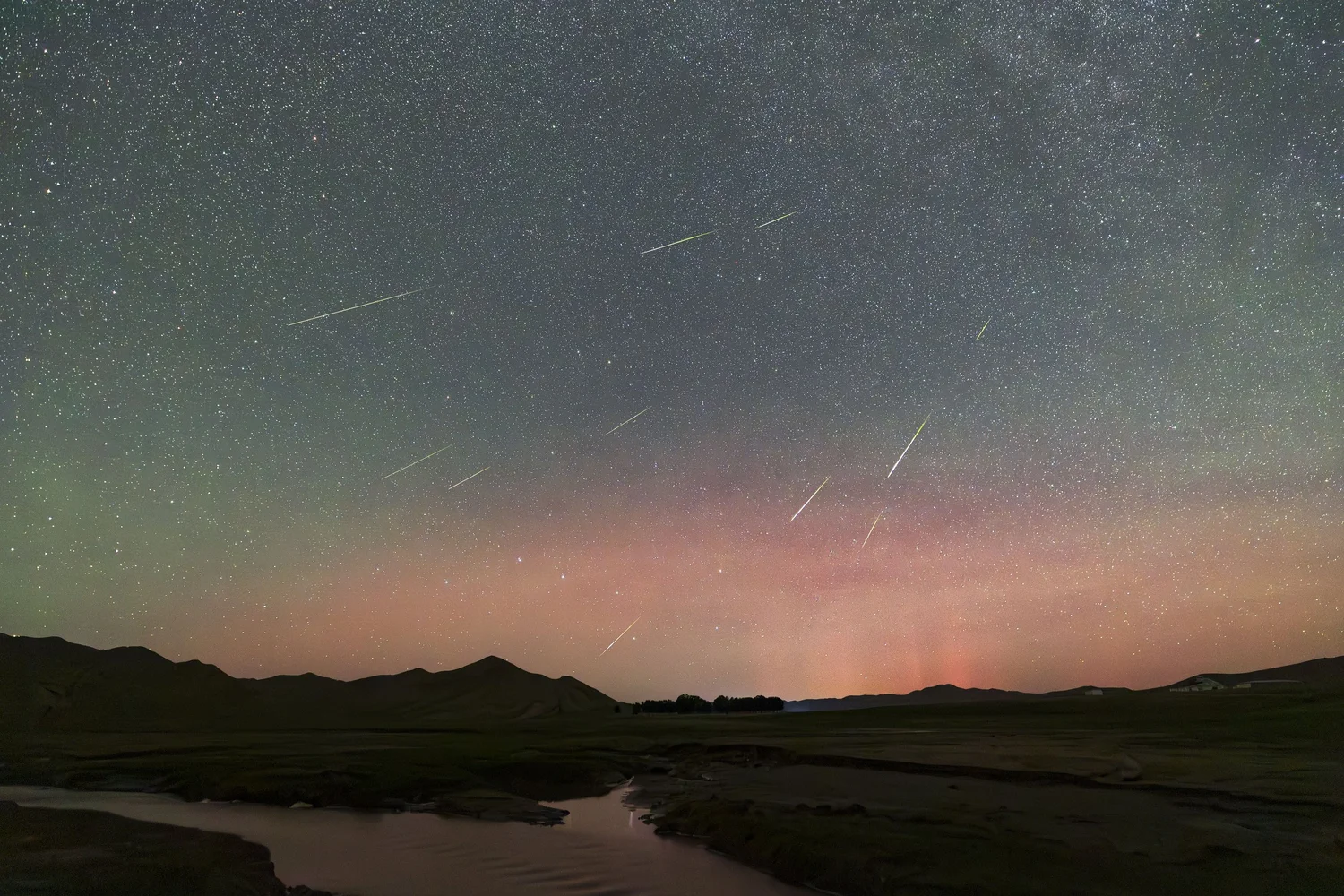 The Radiance Under the Night Sky — AAPOD2.COM