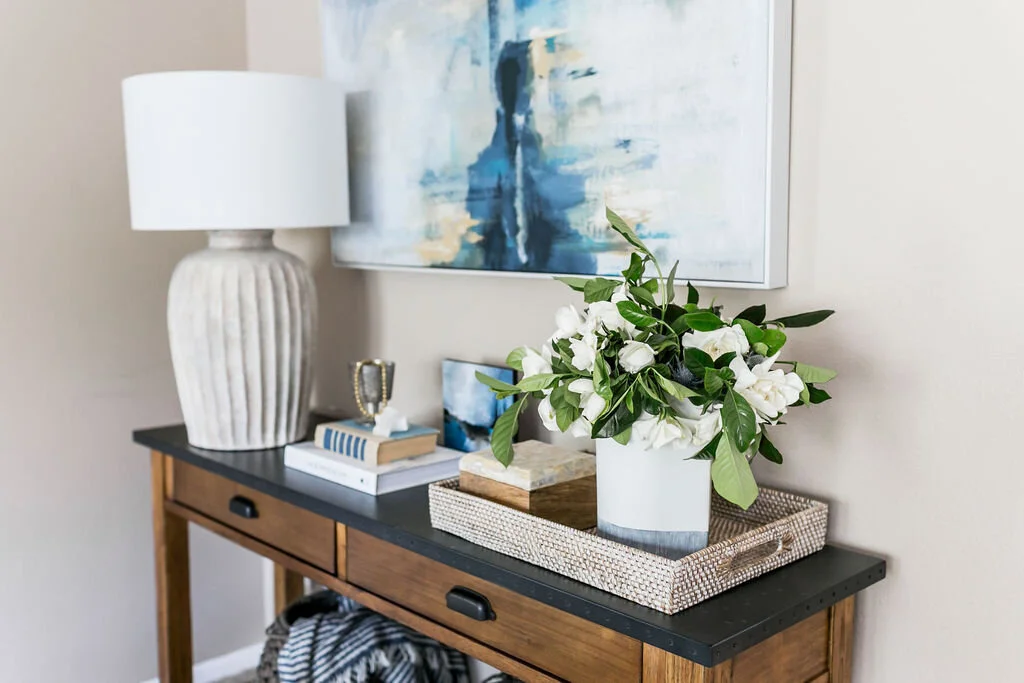 SECRETS TO CREATING A BEAUTIFUL VIGNETTE | ACCESSORIZING DESIGN TIPS ...