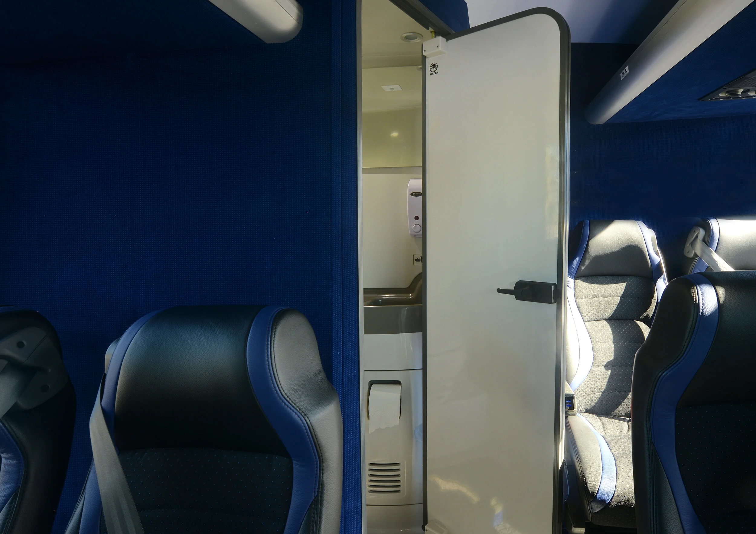 7 - 57 Seats | 500+ Luxury Coach or Bus Services & Options — Tasmanain ...