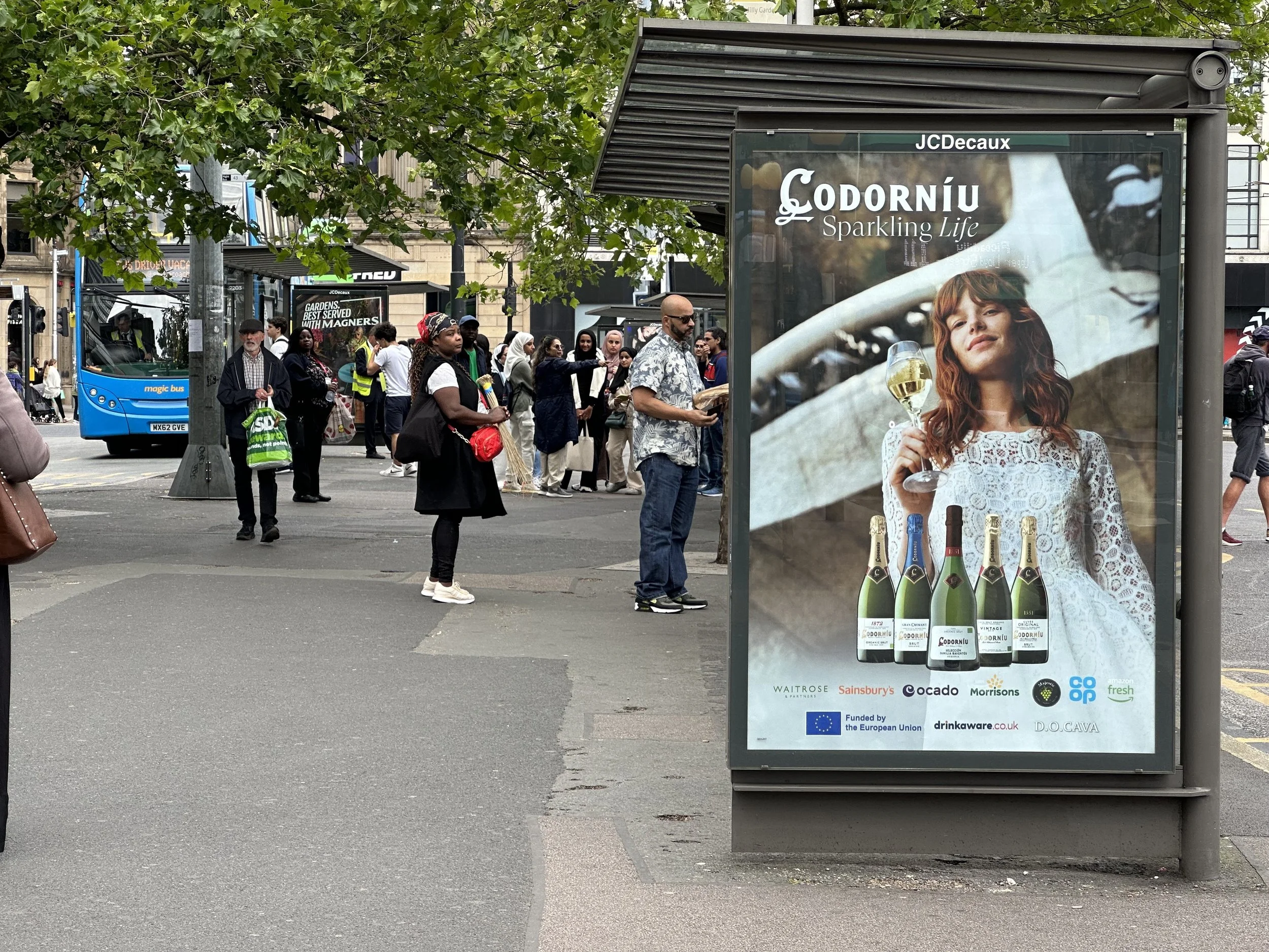 Bus stop advertising (Digital) > Advertise at bus stops with bus ...