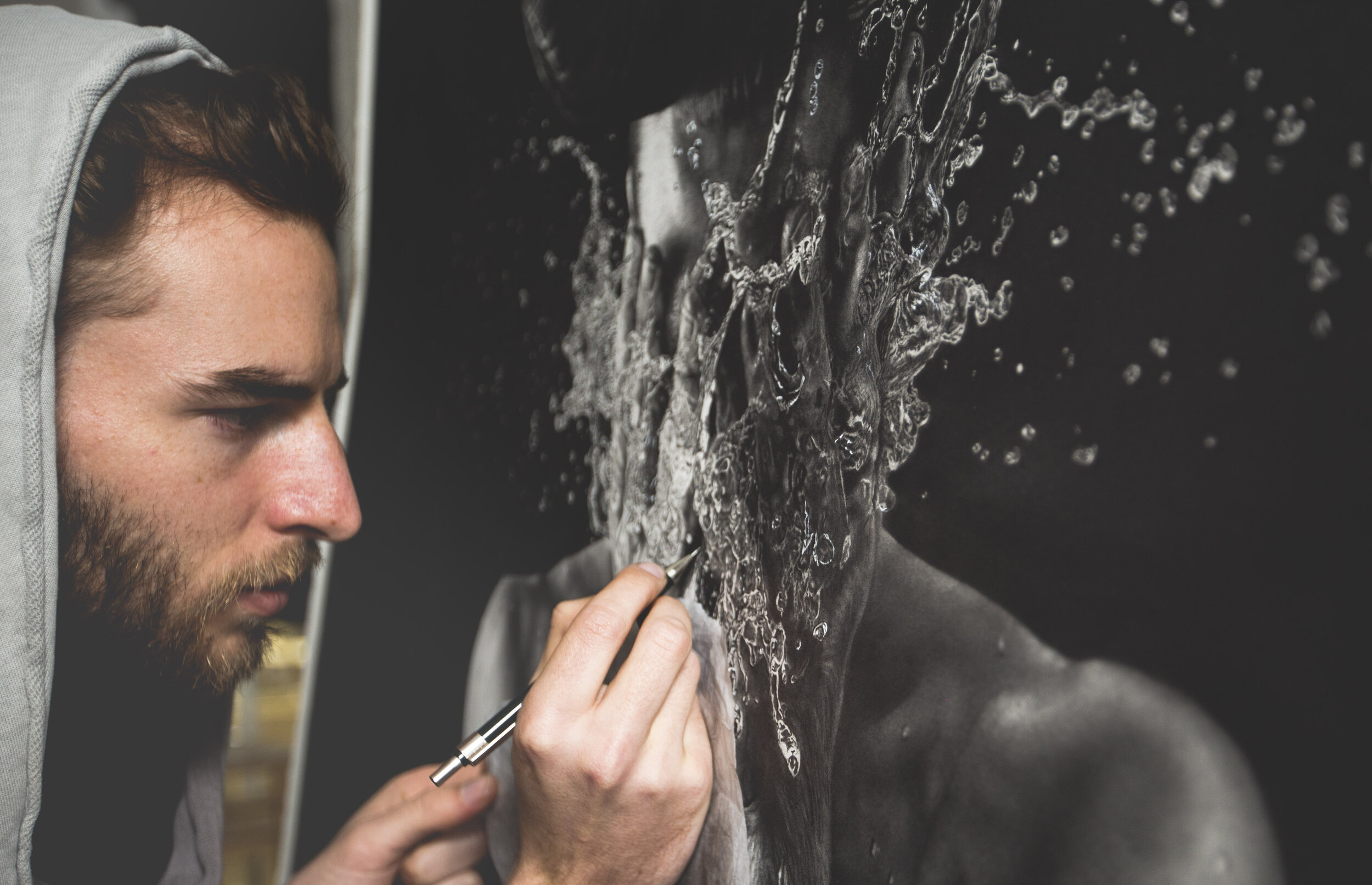 Artist Jono Dry discusses his hyperrealistic graphite drawing technique and shares his ...