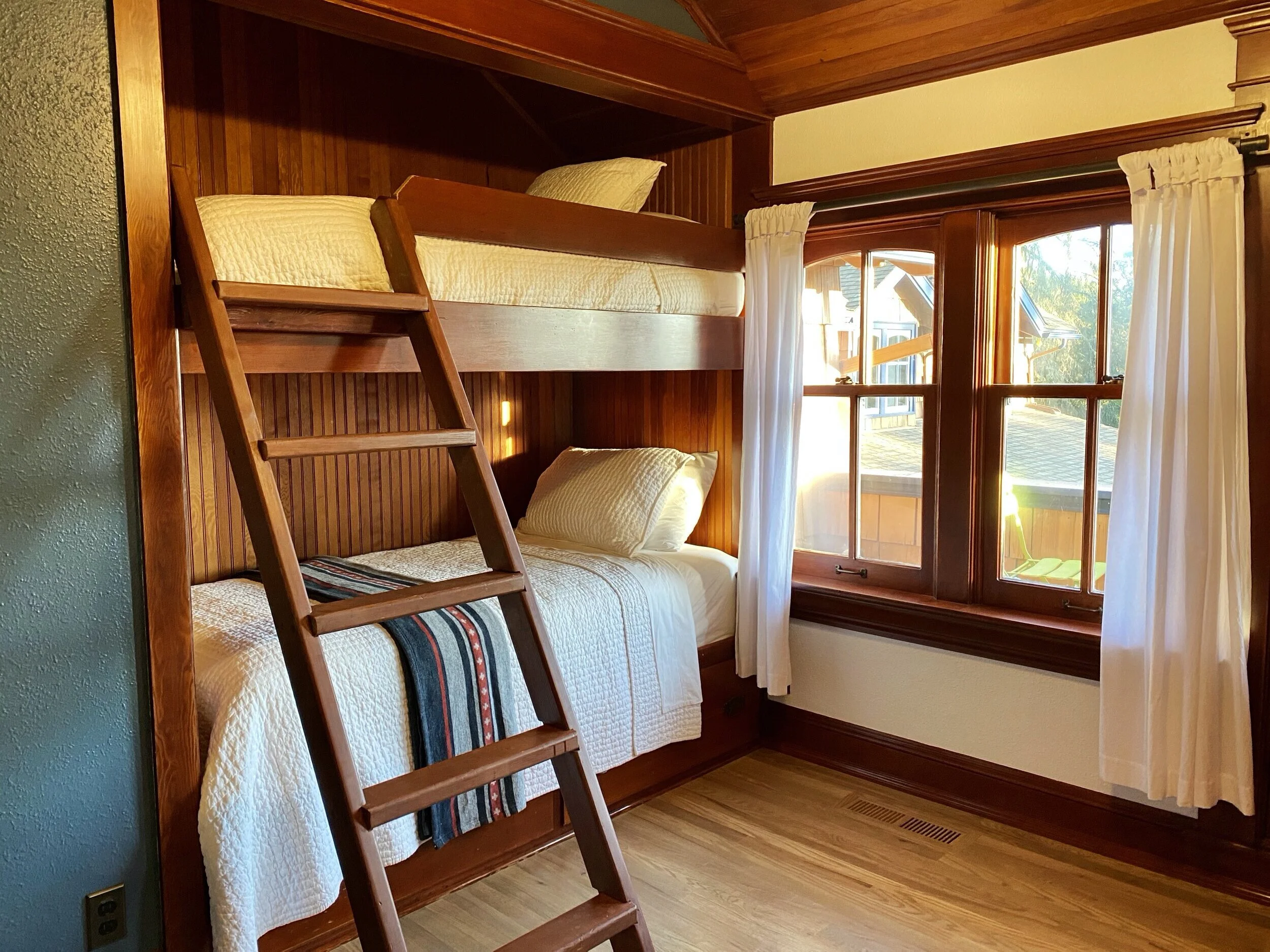 Rooms | Mount Tom House