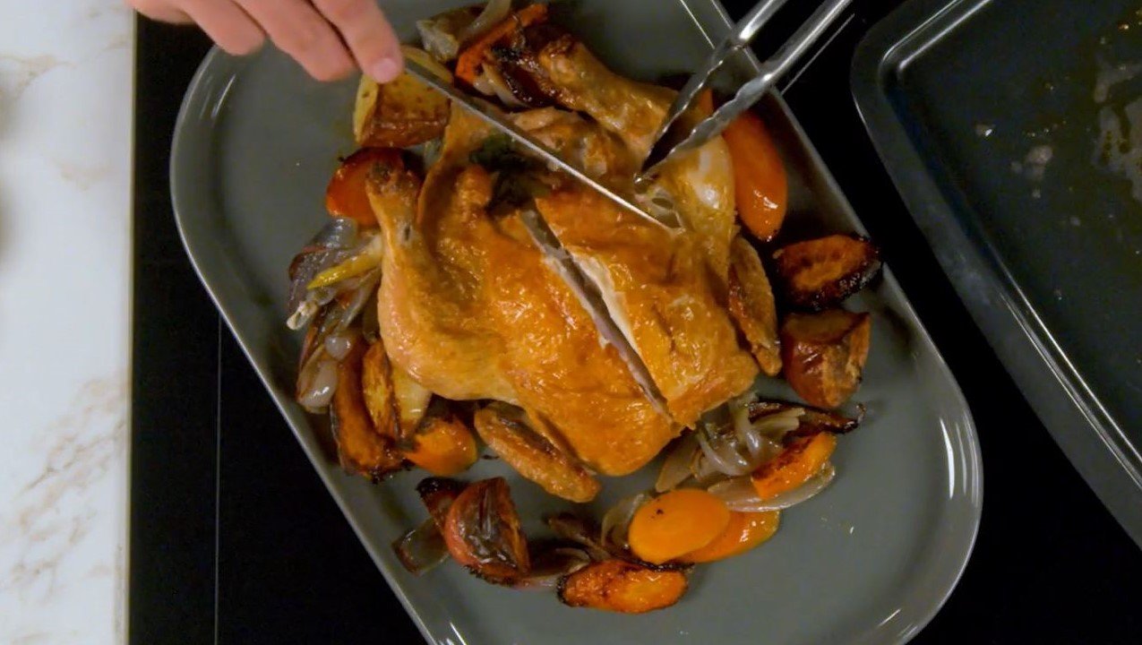 Roast chicken and vegetables with Taylor Ray | Smeg Cucina