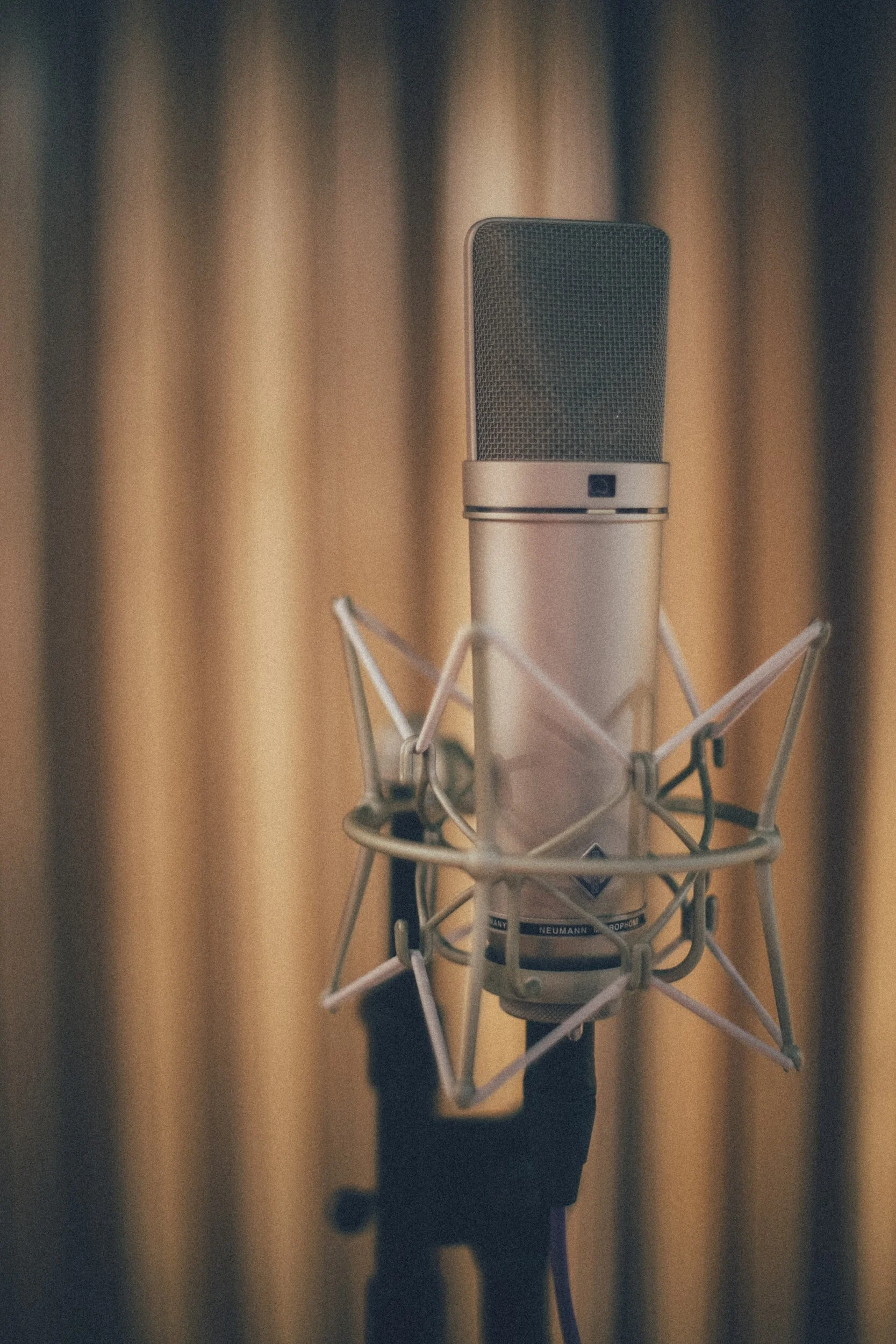 Best Type of Microphone for Recording the Classical Guitar — Classical ...