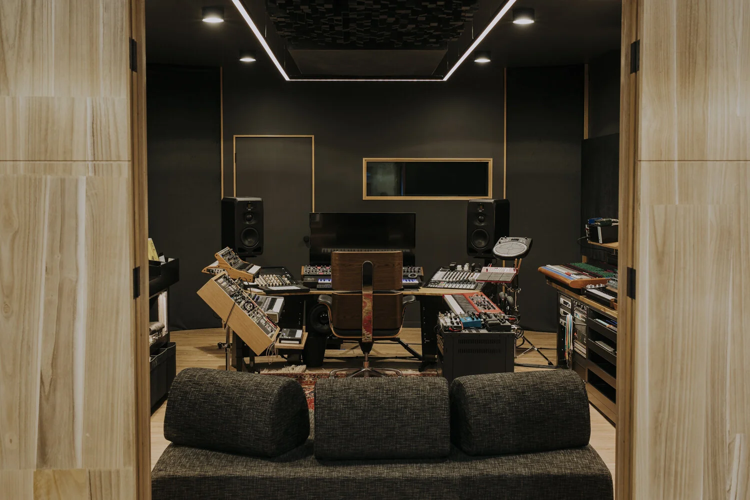 DJ & Production Lessions — Little Street Studio