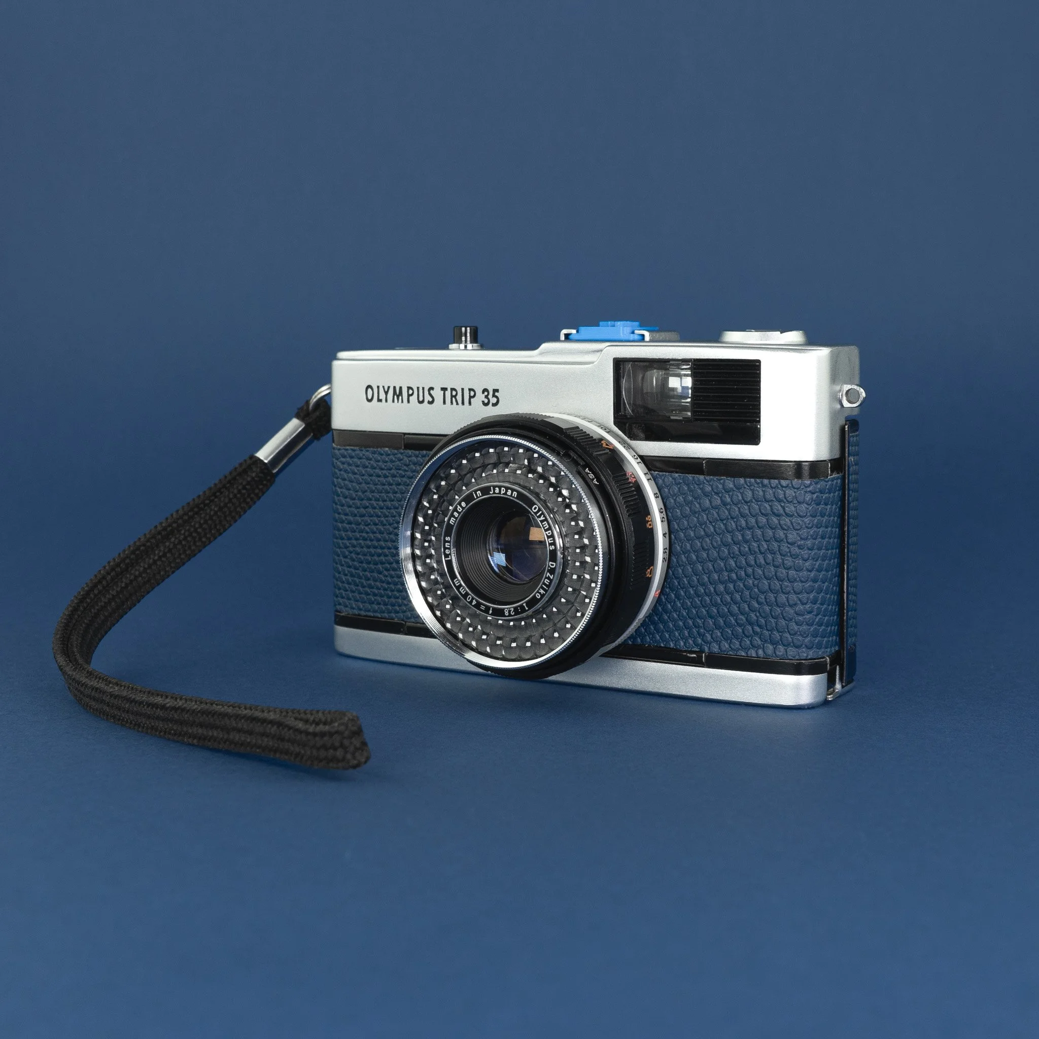Olympus Trip 35 (Midnight Blue) Refurbished 35mm Point and Shoot Film ...