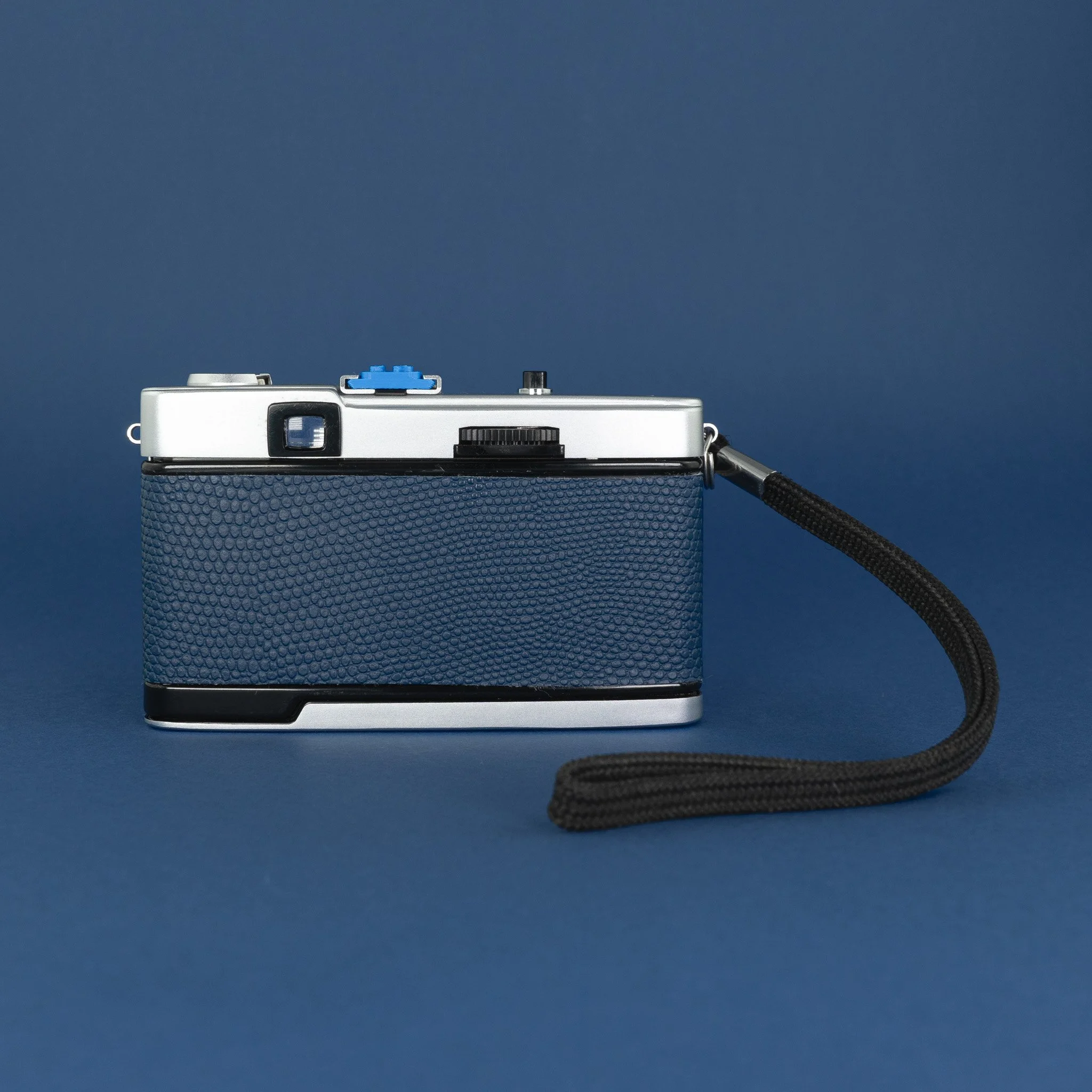 Olympus Trip 35 (Midnight Blue) Refurbished 35mm Point and Shoot Film ...