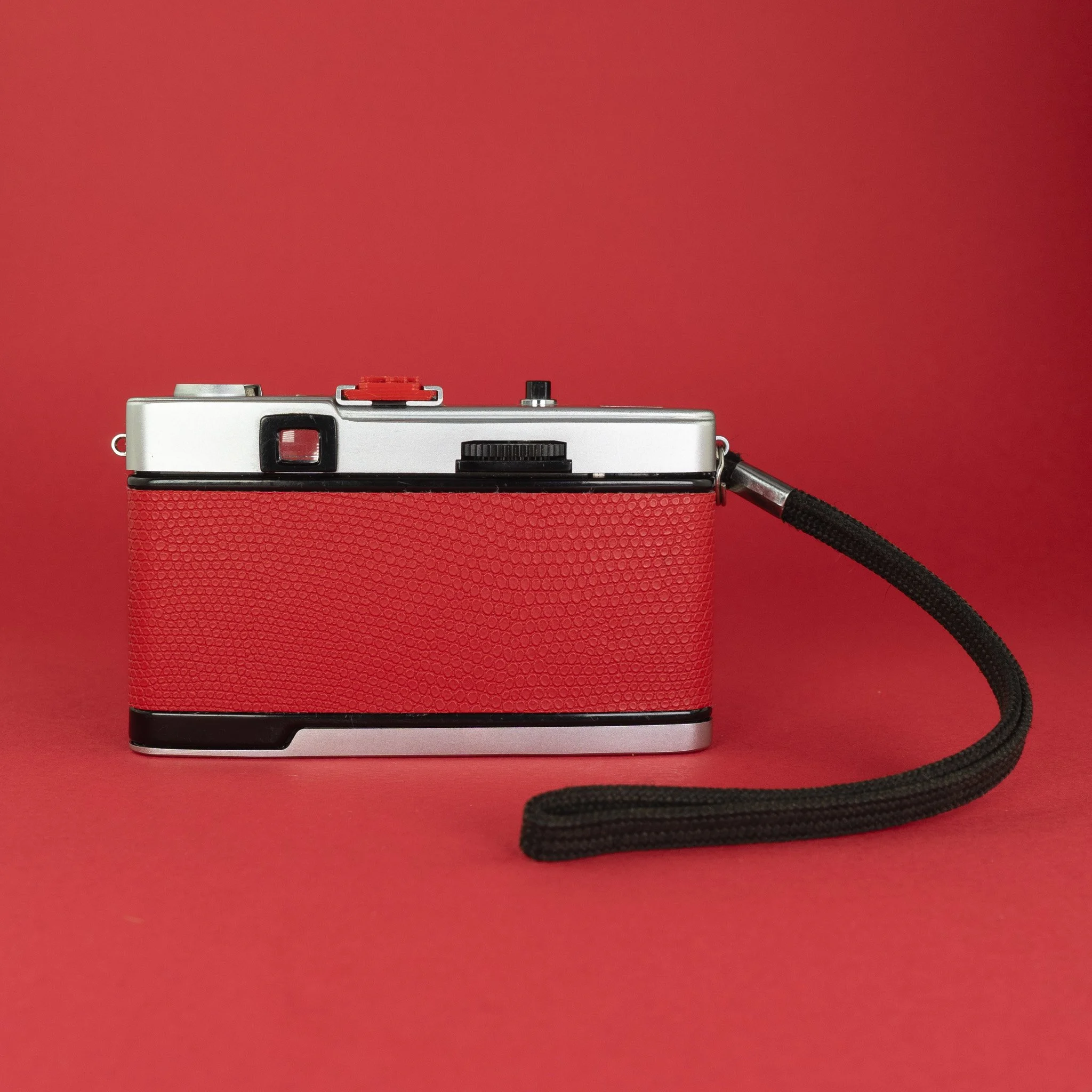 Olympus Trip 35 (Crimson) Refurbished 35mm Point and Shoot Film Camera ...