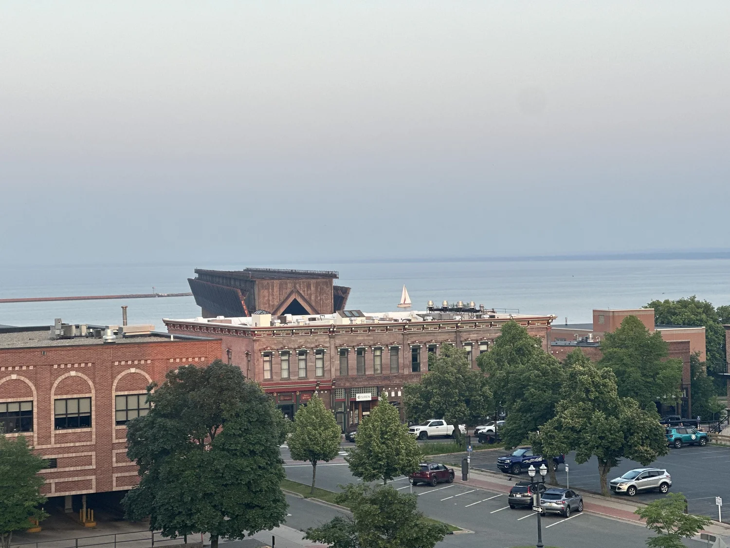 The 906 Sports Bar and Grill