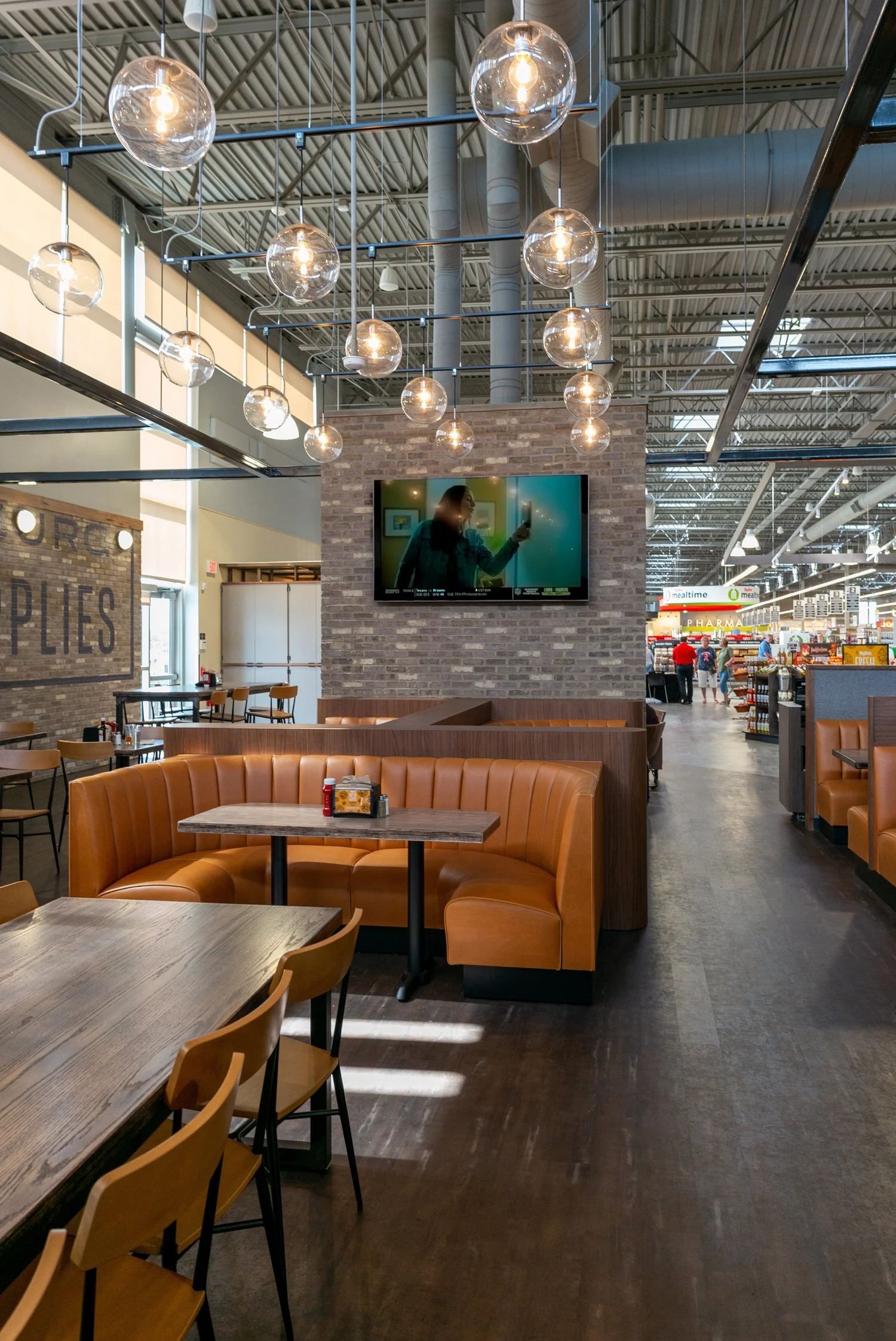 Hy-Vee, Grimes -Iowa — Thread Collaborative