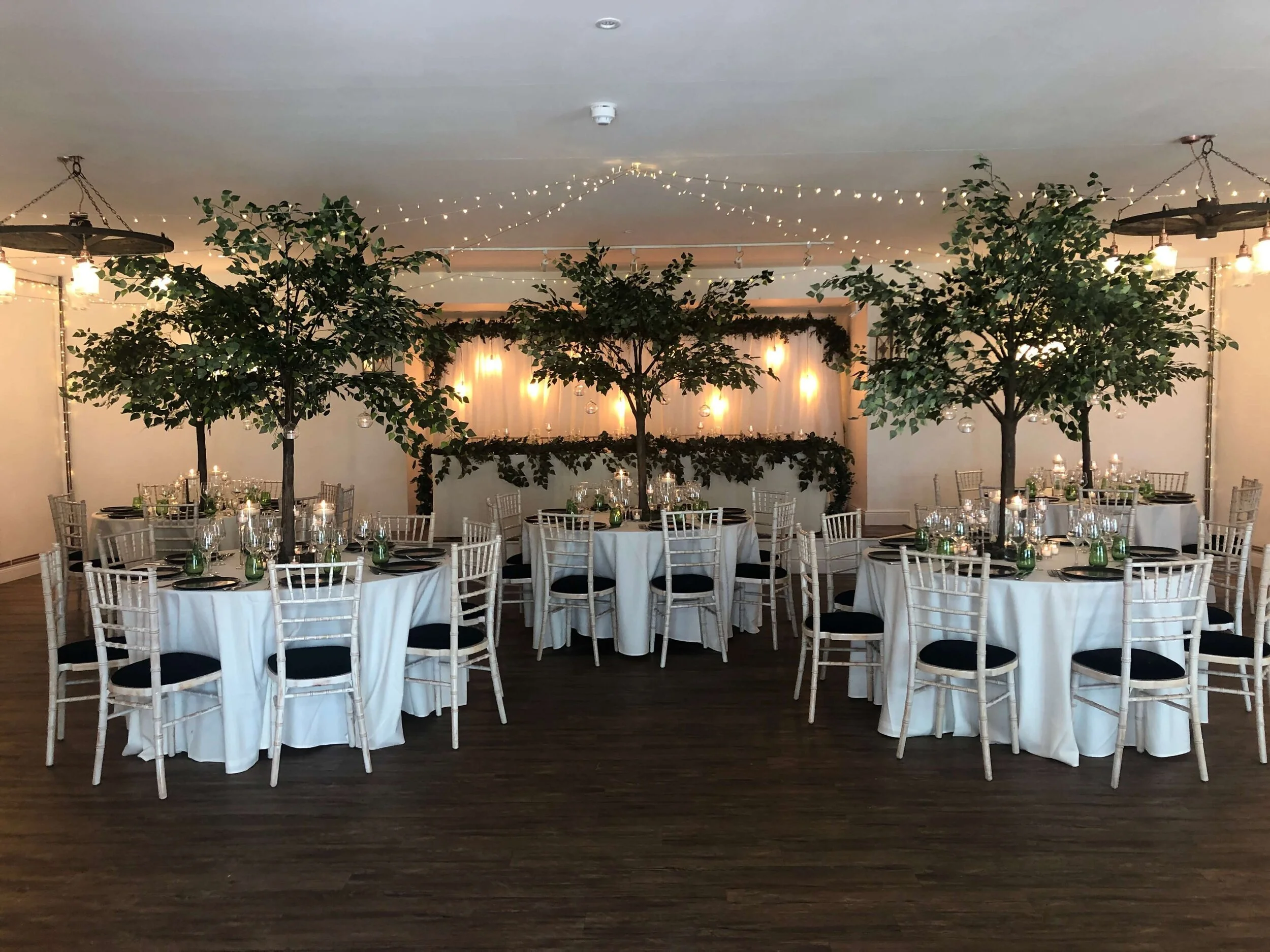 Birch tree centerpieces wedding | Beachweddingtips.com