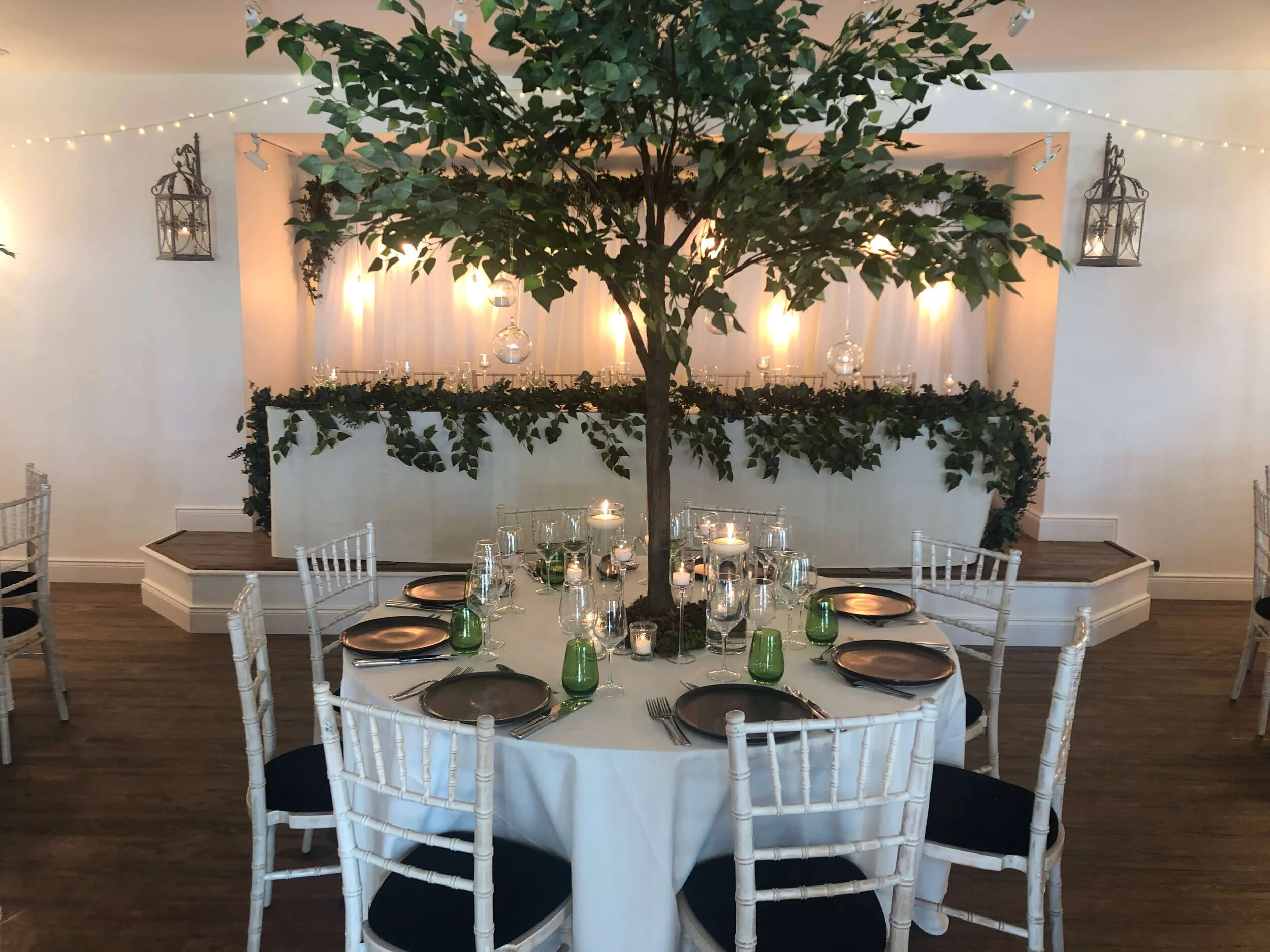 Birch tree centerpieces wedding | Beachweddingtips.com