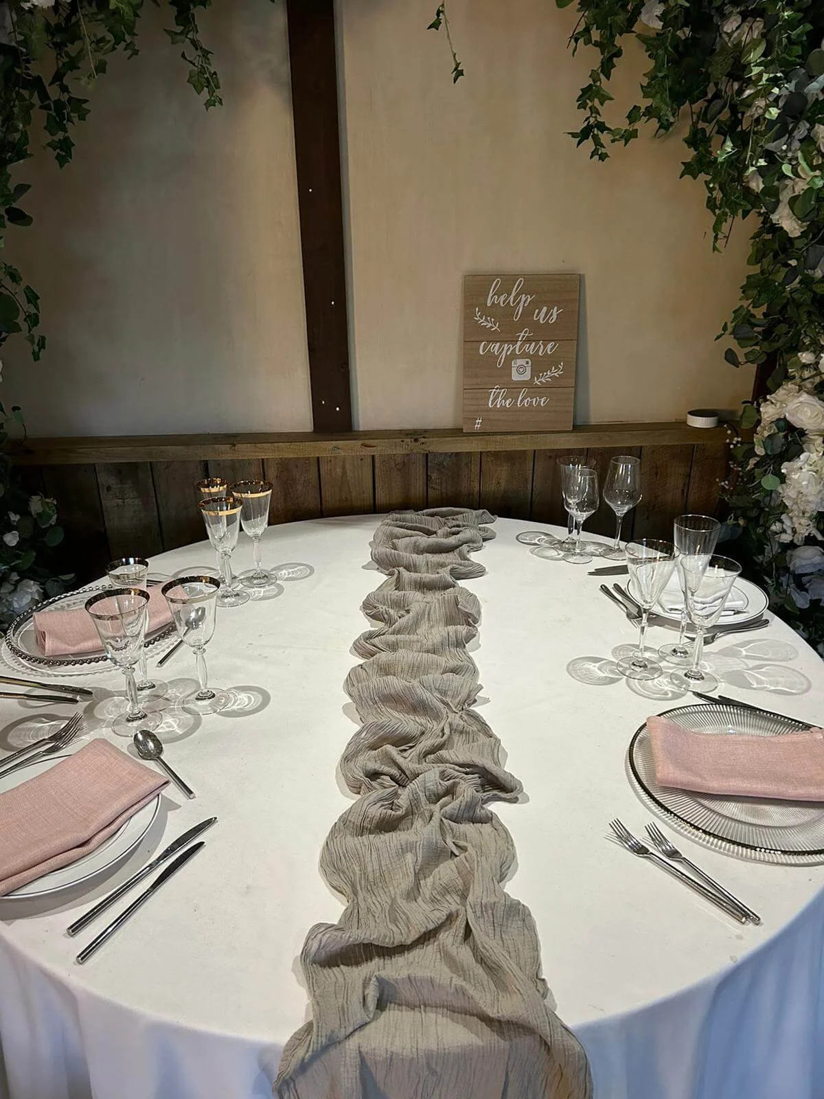 Cheesecloth runner wedding | Honestweddingadvice.com