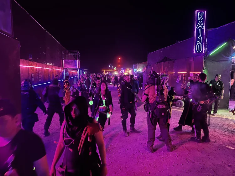 About — NEOTROPOLIS