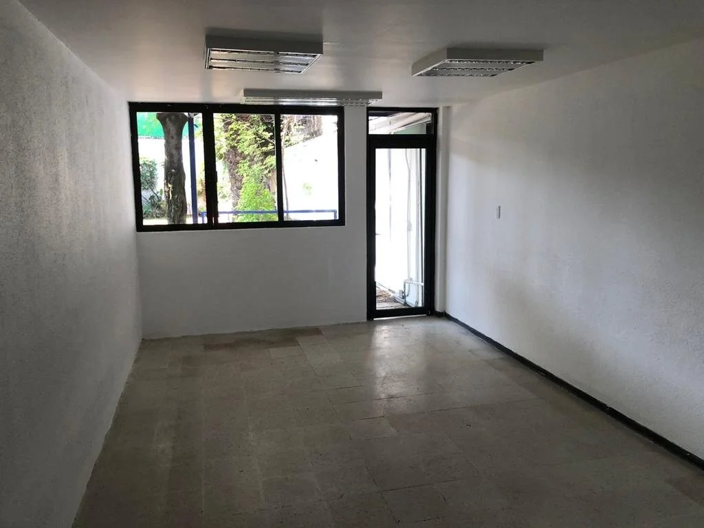 Paris 36 — LANDOR ESTATE