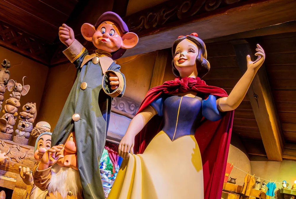 The Many Phases of Snow White's Scary Adventures — The Disney Classics