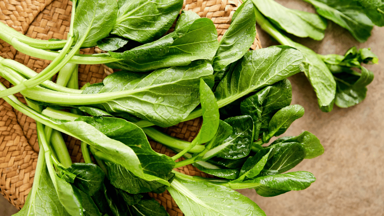 Asian Greens Guide: 17 Essential Varieties, Benefits & Culinary Uses