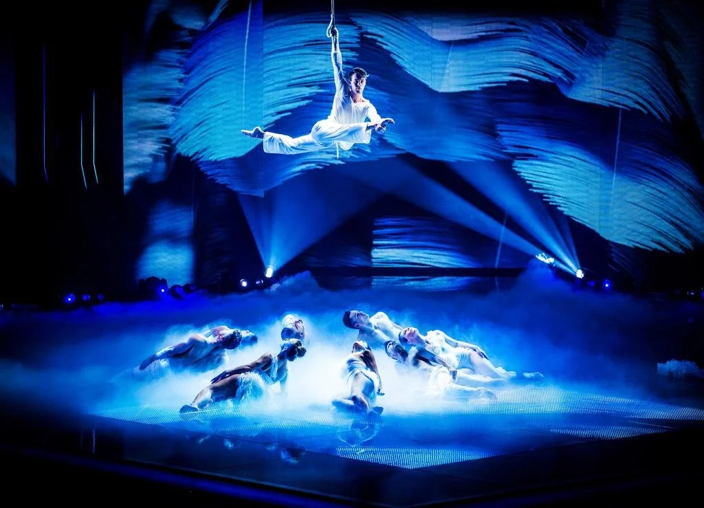 Zirkusartist Jason Brügger — artistica.