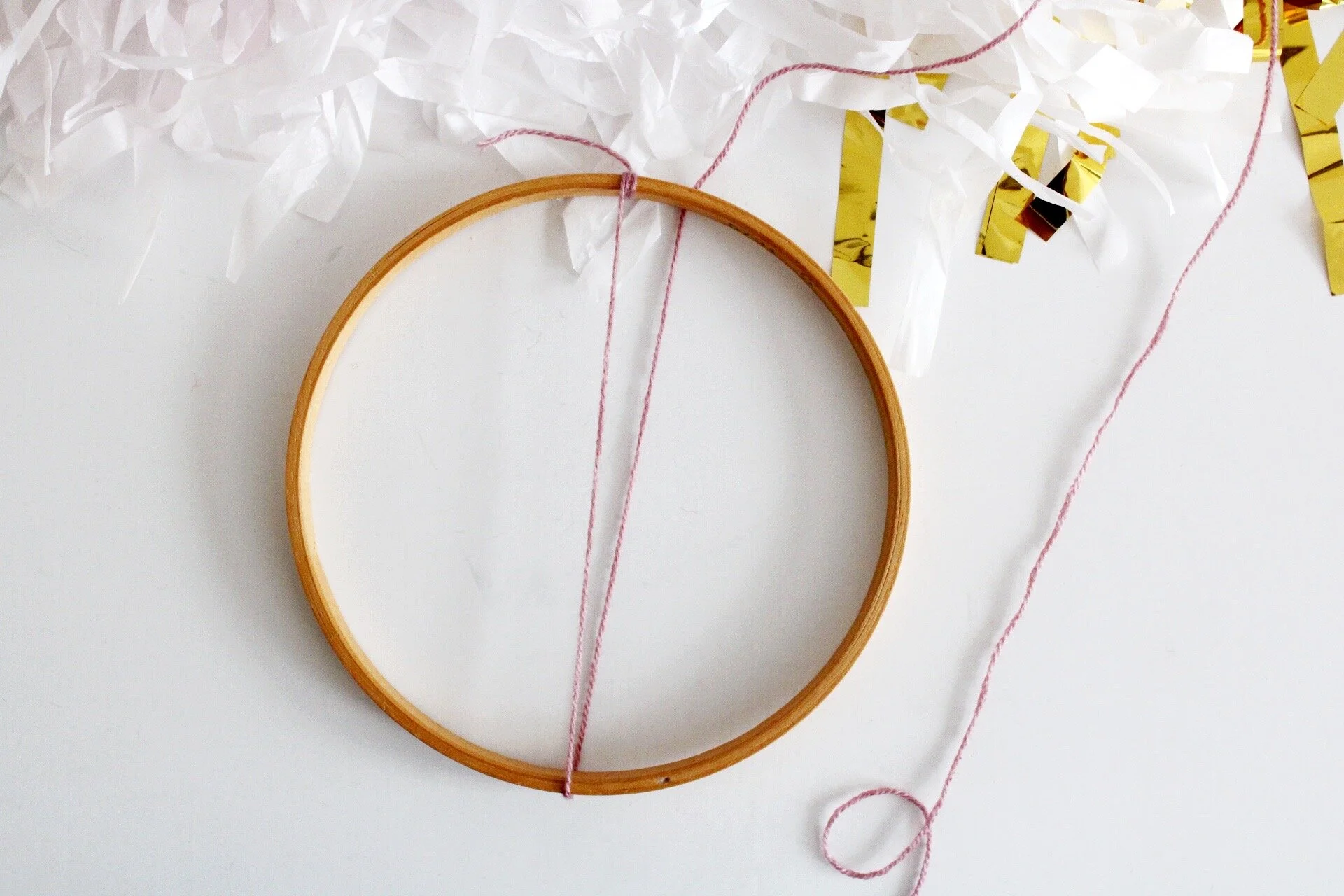 Warping An Embroidery Hoop Circle Loom — Homebody DIY