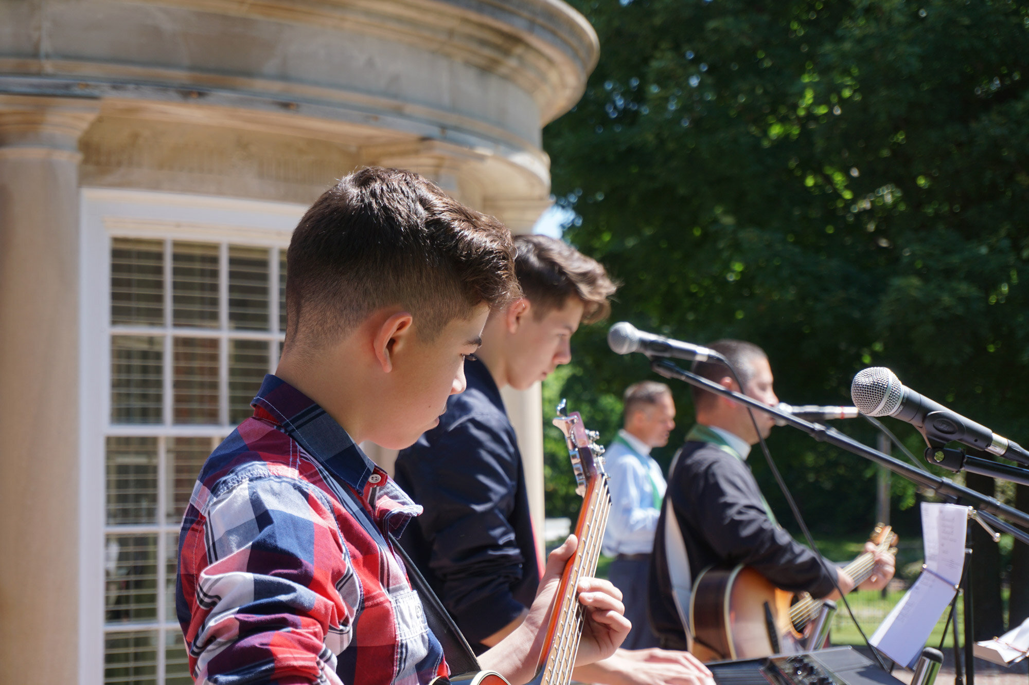 Anglican Church of the Redeemer Fills Franklin with Praise — Anglican ...