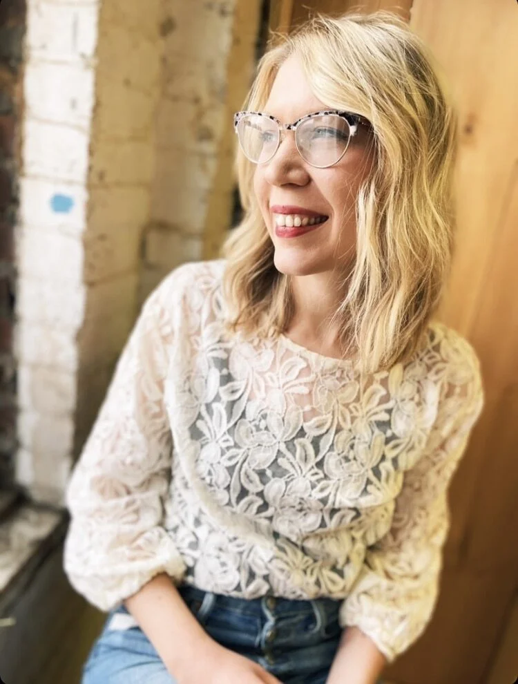 Laura Konyndyk — Pink Light Studio