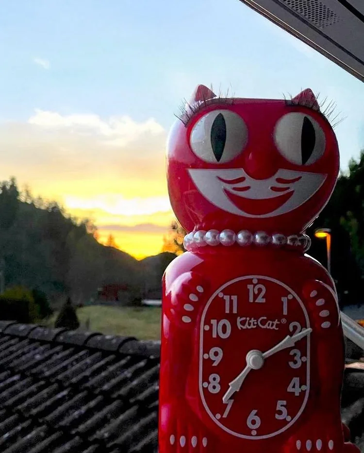 Smaller & Cuter: Kitty-Cat Clocks — Kit-Cat.co.uk