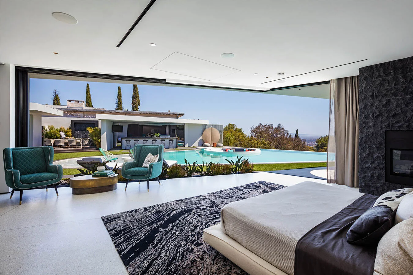 Holly Hollenbeck's Instagram, Twitter & Facebook on IDCrawl