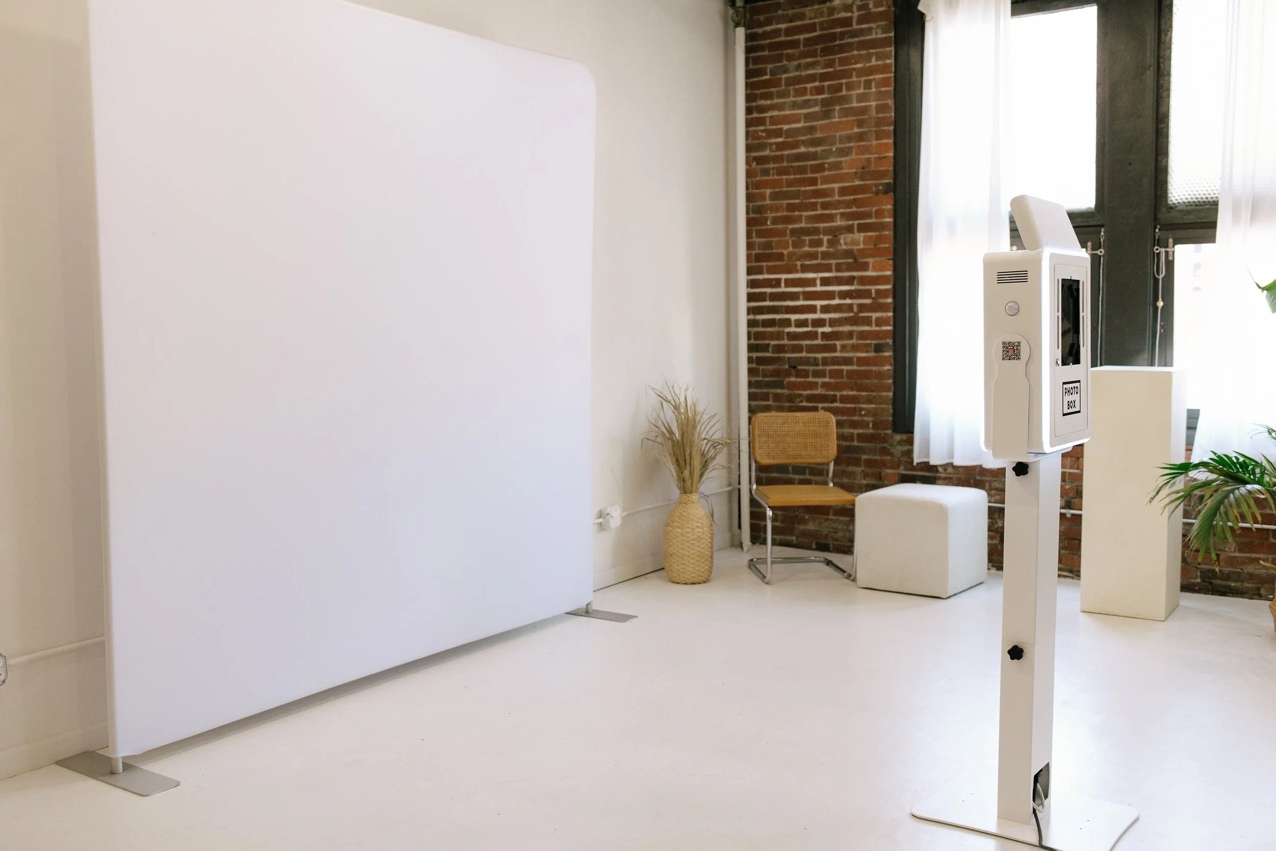 PhotoBox - Seattle Photo Booth Rental