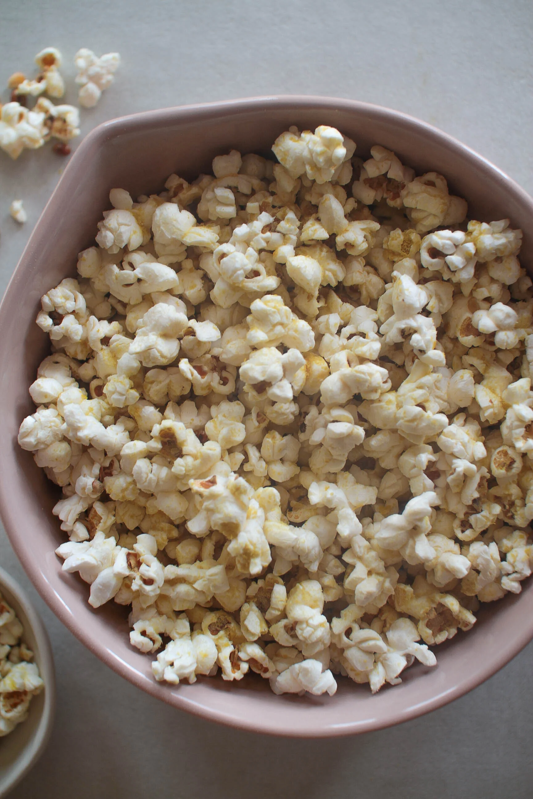 salty, cheesy popcorn with coconut oil (vegan) — words, life, lemons