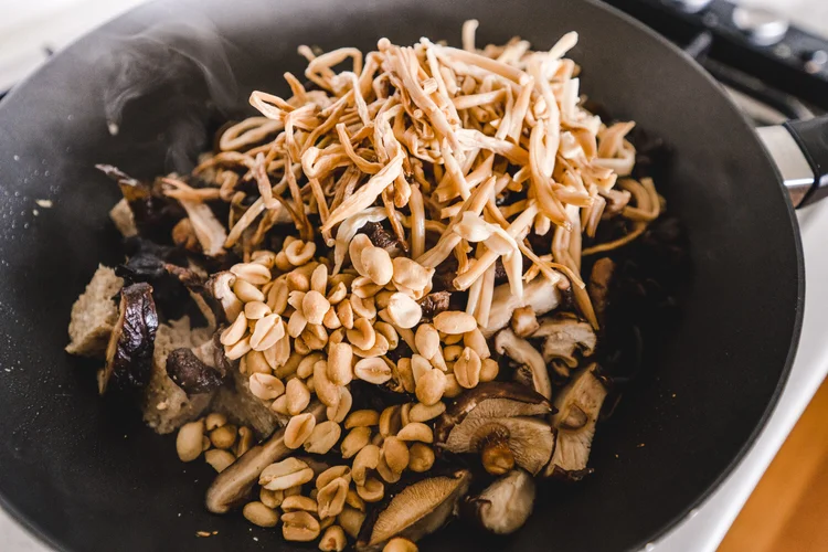Shanghainese Kao Fu (Braised Wheat Gluten) Recipe (V, V+) — CONNIE CAO