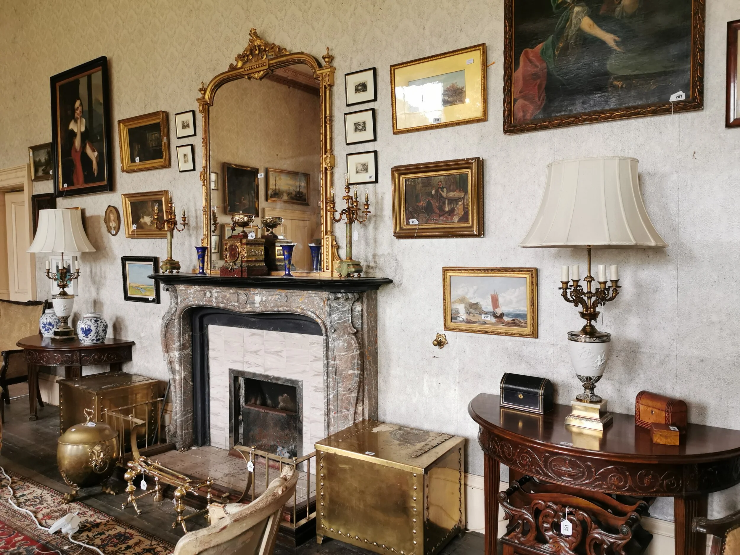 Victor Mee Auctions hosts the third annual The Palace Collection Sale ...