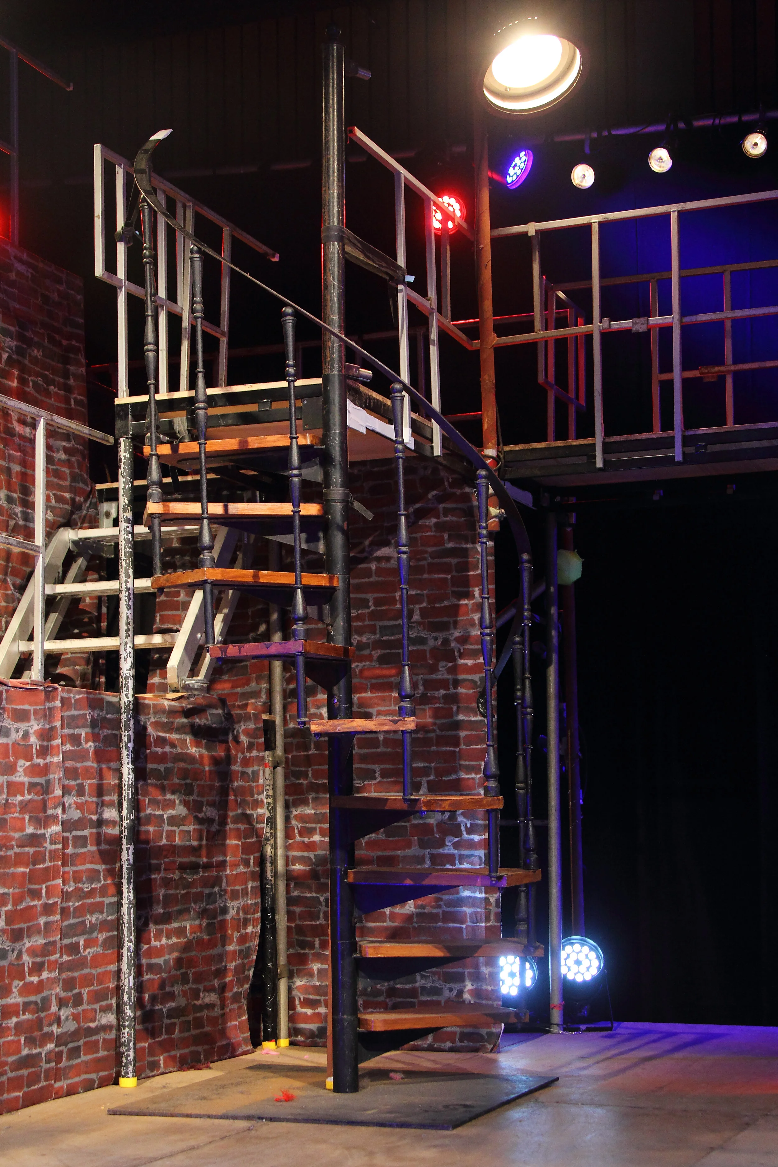 KIT HIRE - lighting, staging, sound AV, set hire, props, projection ...