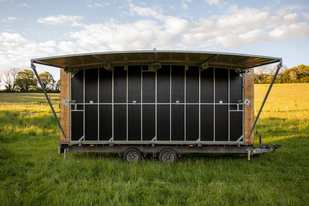 PLATFORM a mobile solar stage