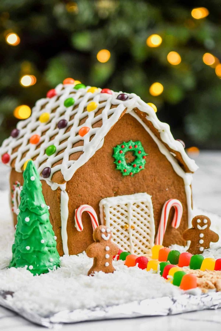 Gingerbread house template round up — sleepingmakesmehungry