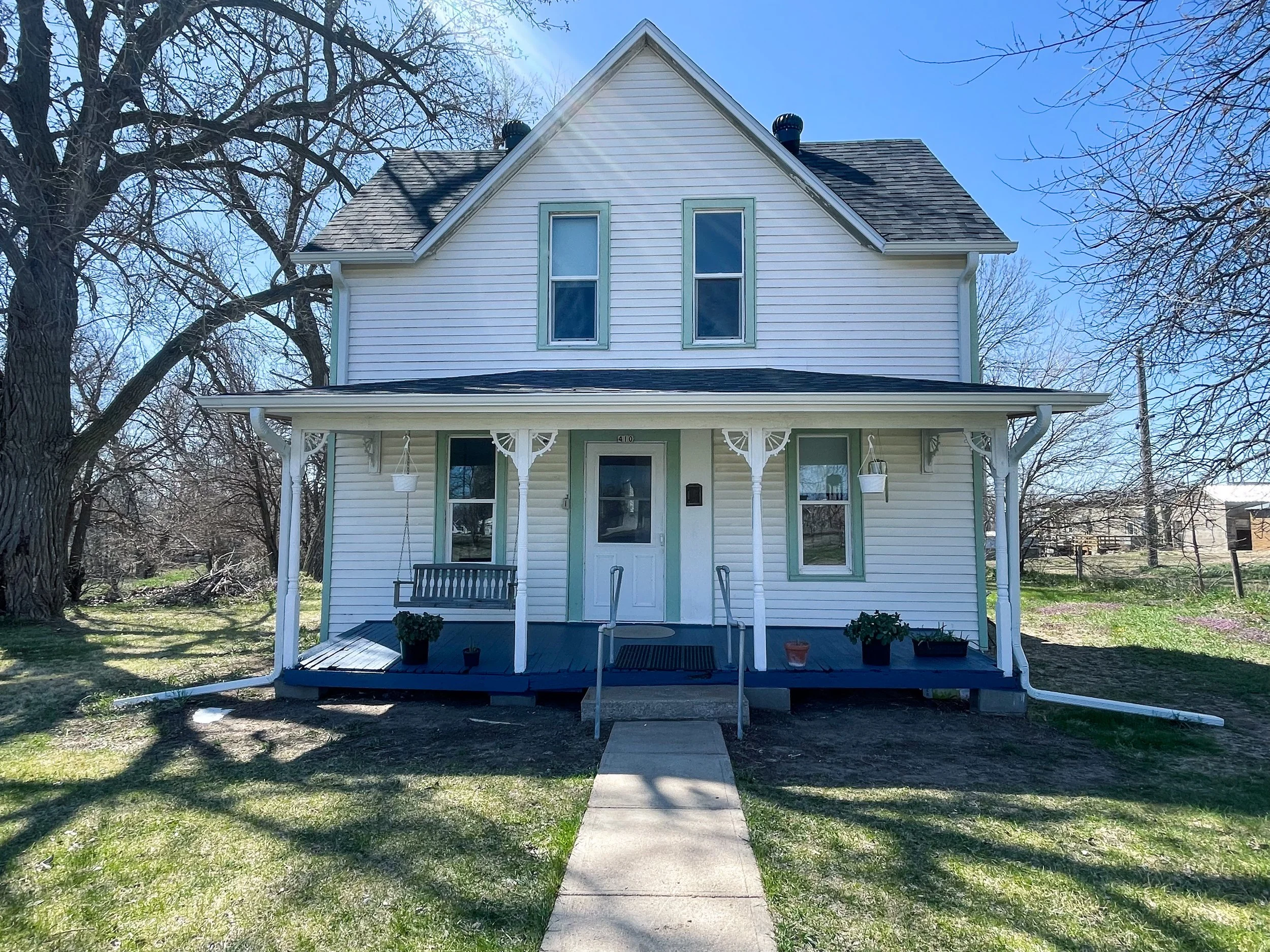 Available Listings — Country Road Realty