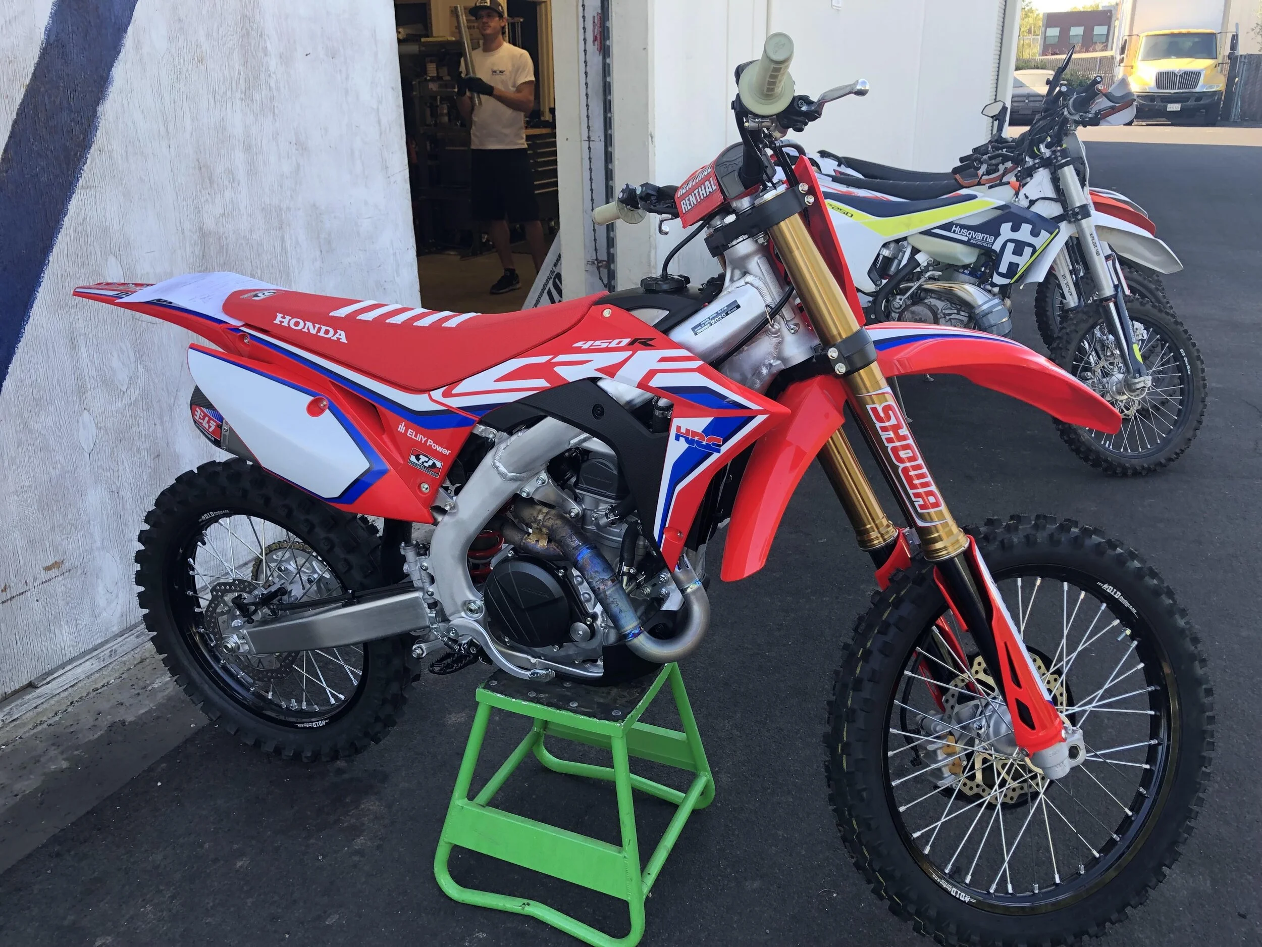 Showa — 707 Racing Suspension