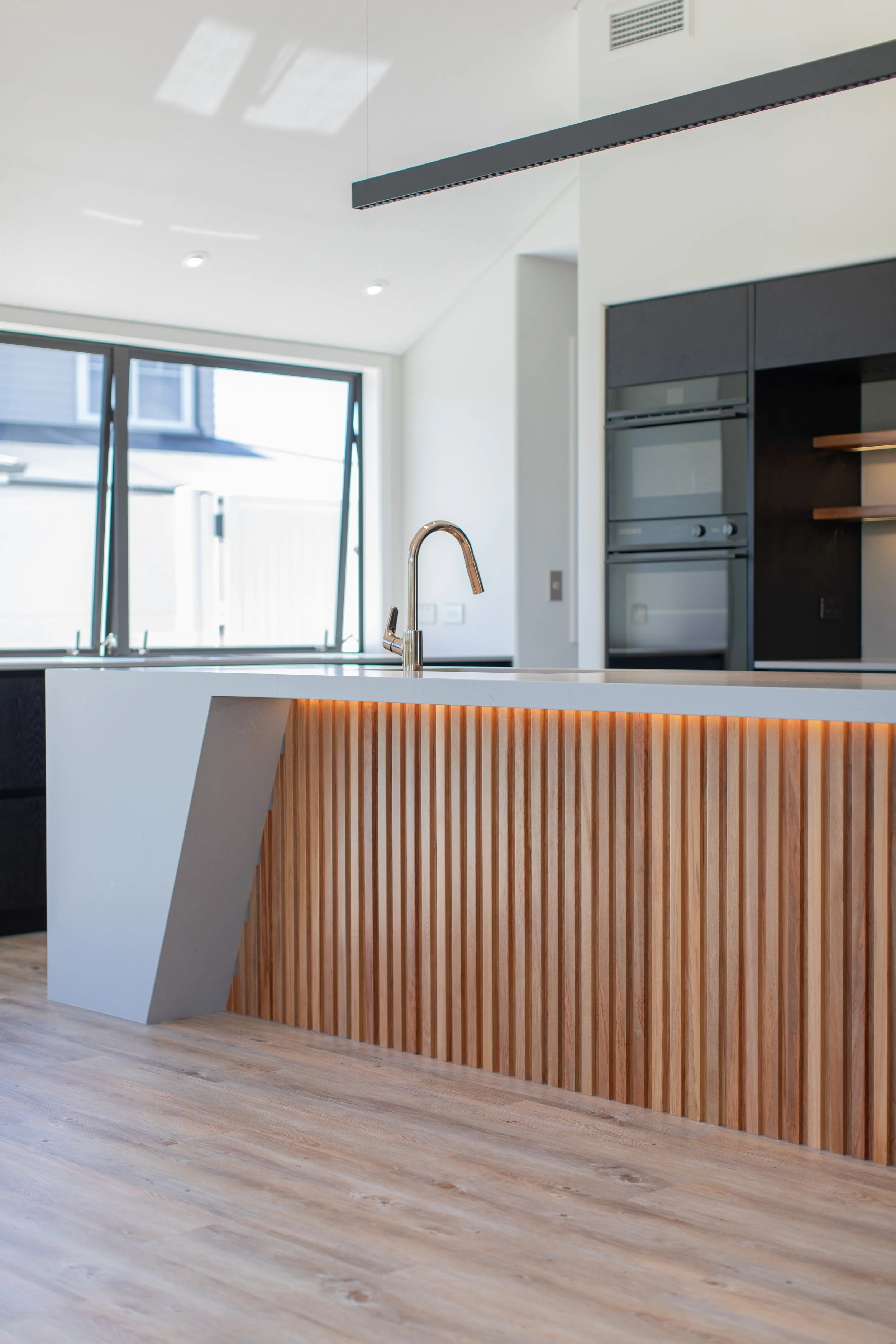 NZ Native Rimu battens and shelves complement this raw concrete ...