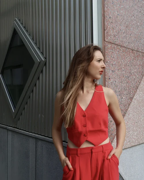 How to Dress your bust — Personal Stylist, London - Styled By Sian