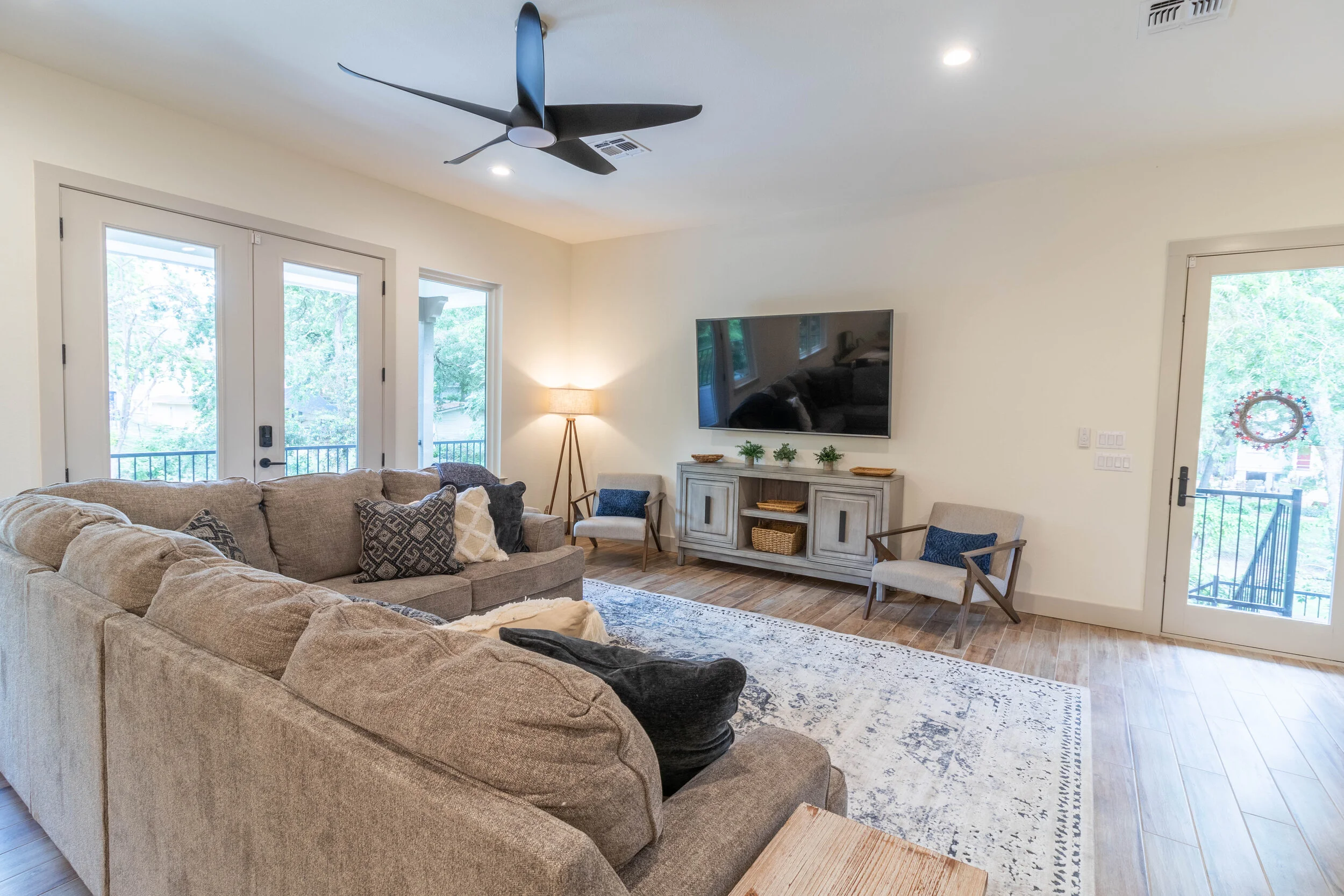 Magnolia River Haus | Luxury New Braunfels Vacation Rental — Big Chief ...