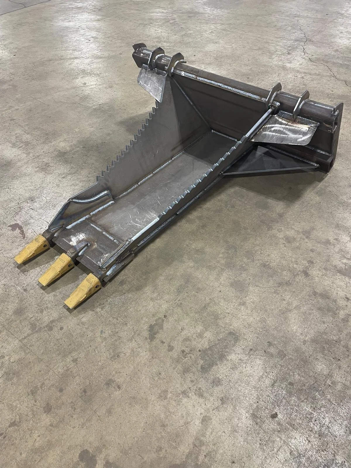 Skid Steer Attachments — BRUXITE Replacement Cutting edges