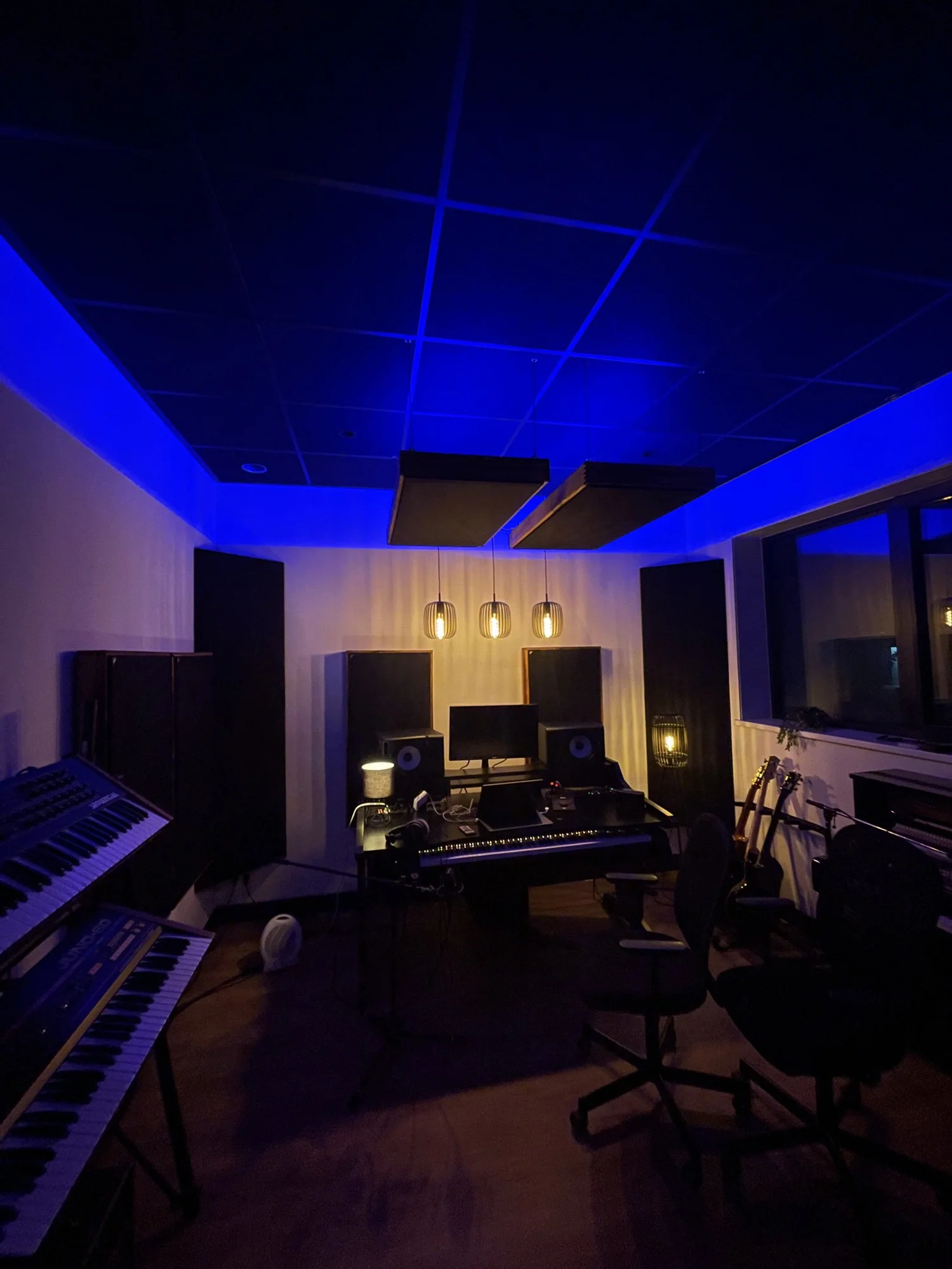 Classy absorber Woody Queen to improve the room acoustics. — Ekustik ...